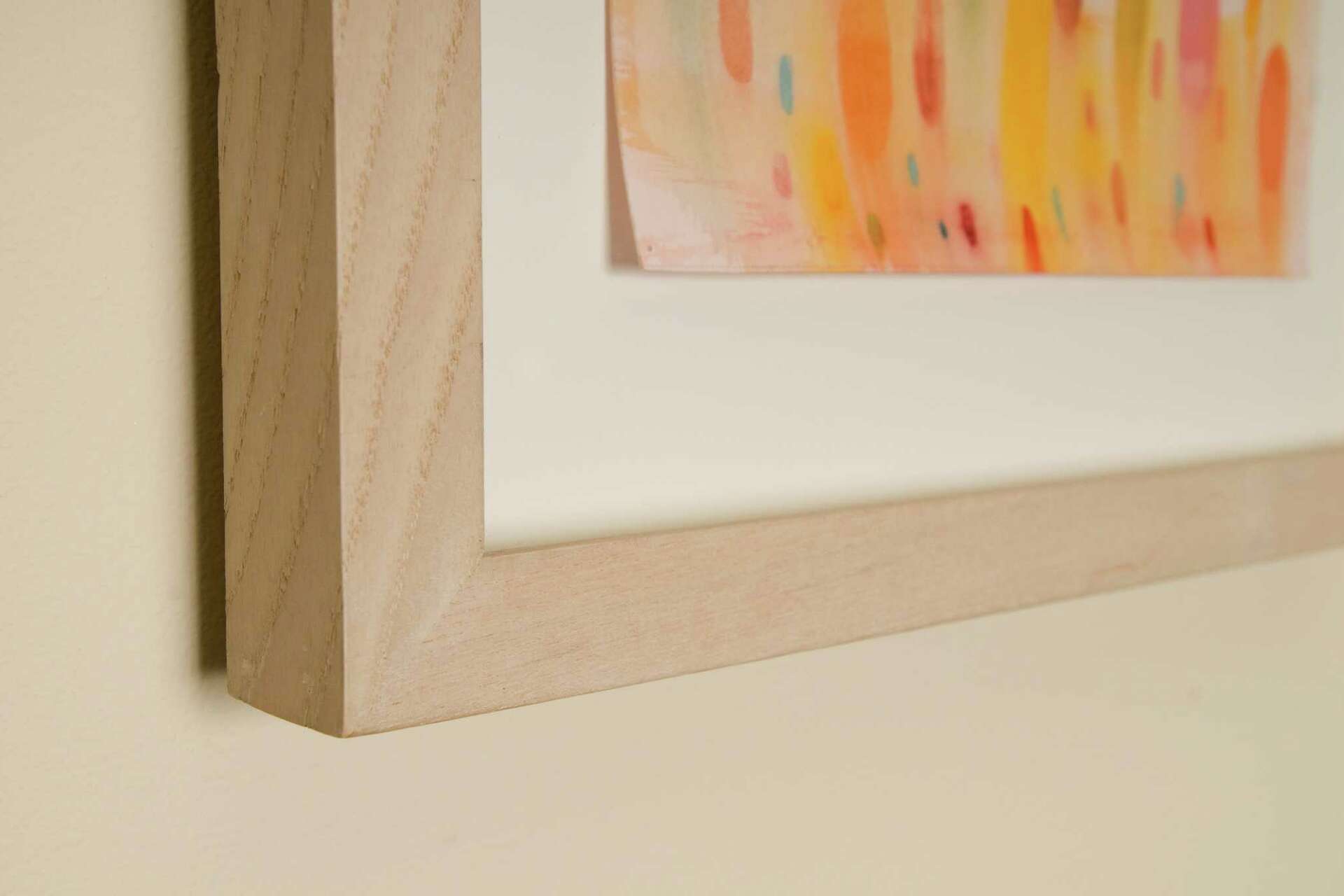 How to Clean Picture Frame Spots Off the Wall