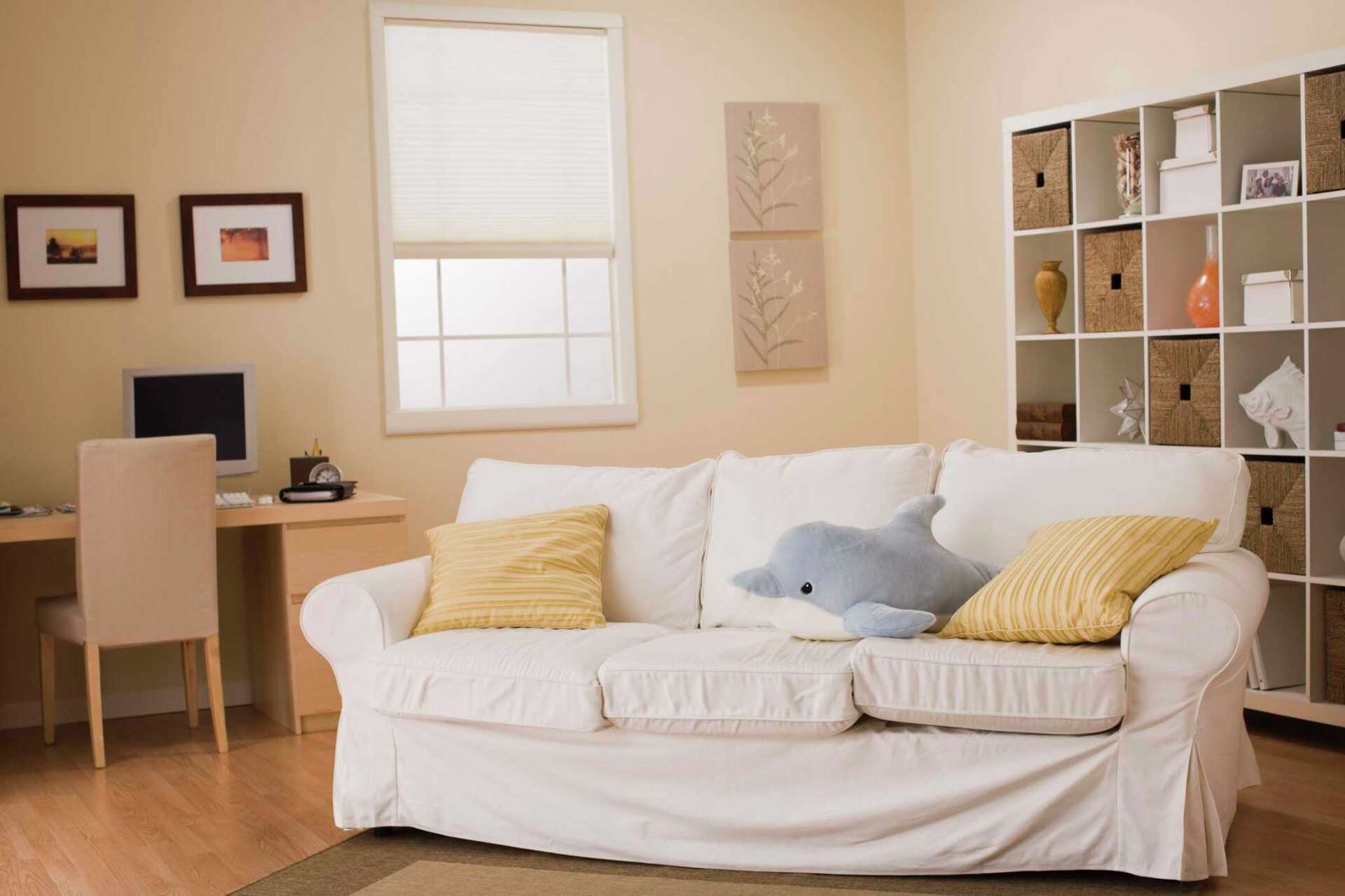 How to Re-cover a Sofa With Sheets