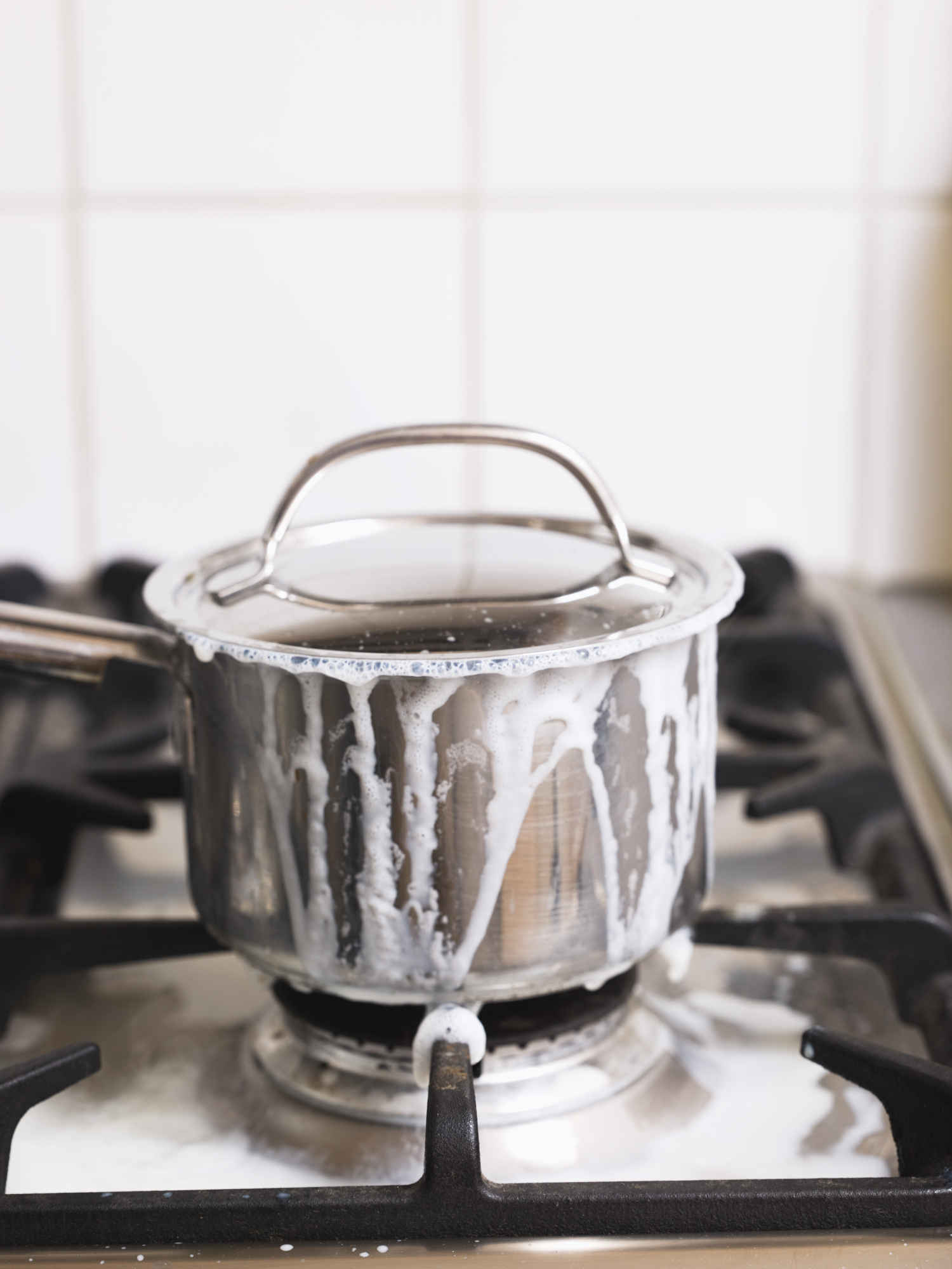 How to Clean Stove Splatter Off Walls