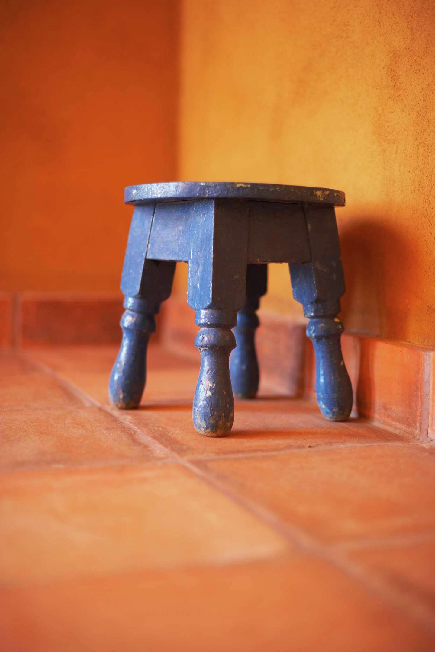 How to Lay a Ceramic Tile Cove Base