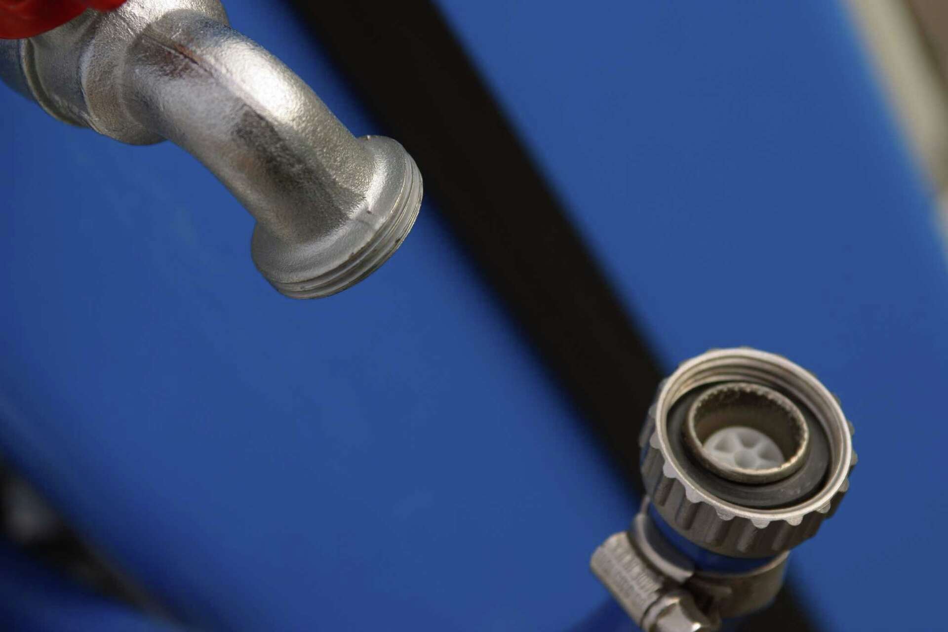 How to Clean Washer Hoses
