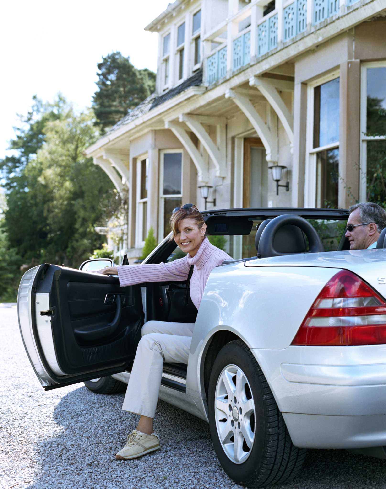 How to Clear an Overgrown Gravel Driveway