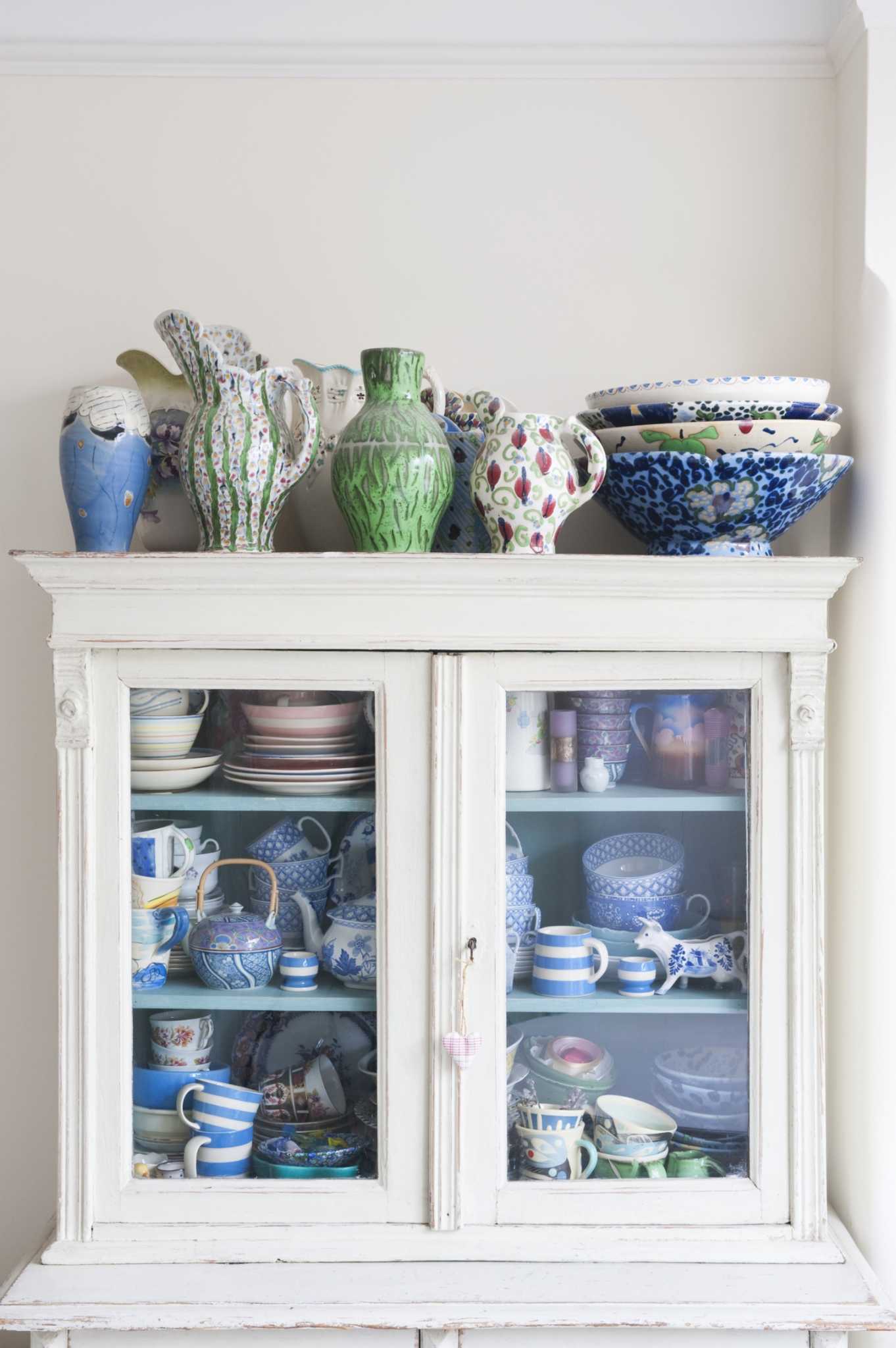 Clever Ideas for Storing China in a Dining Room