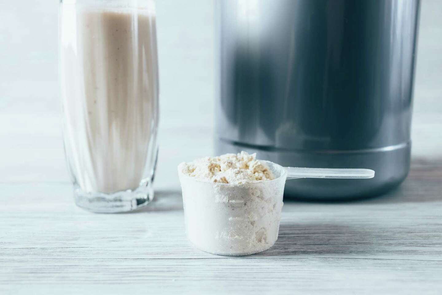 How Many Scoops of Protein Powder Should You Take Per Day?
