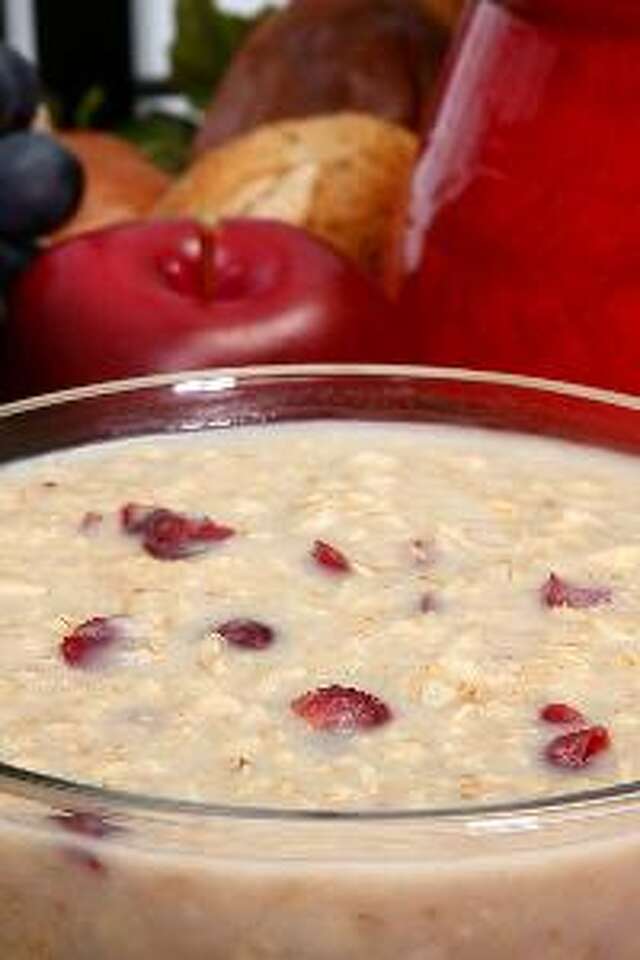 What Contains a Good Source of Fiber to Put in Oatmeal?