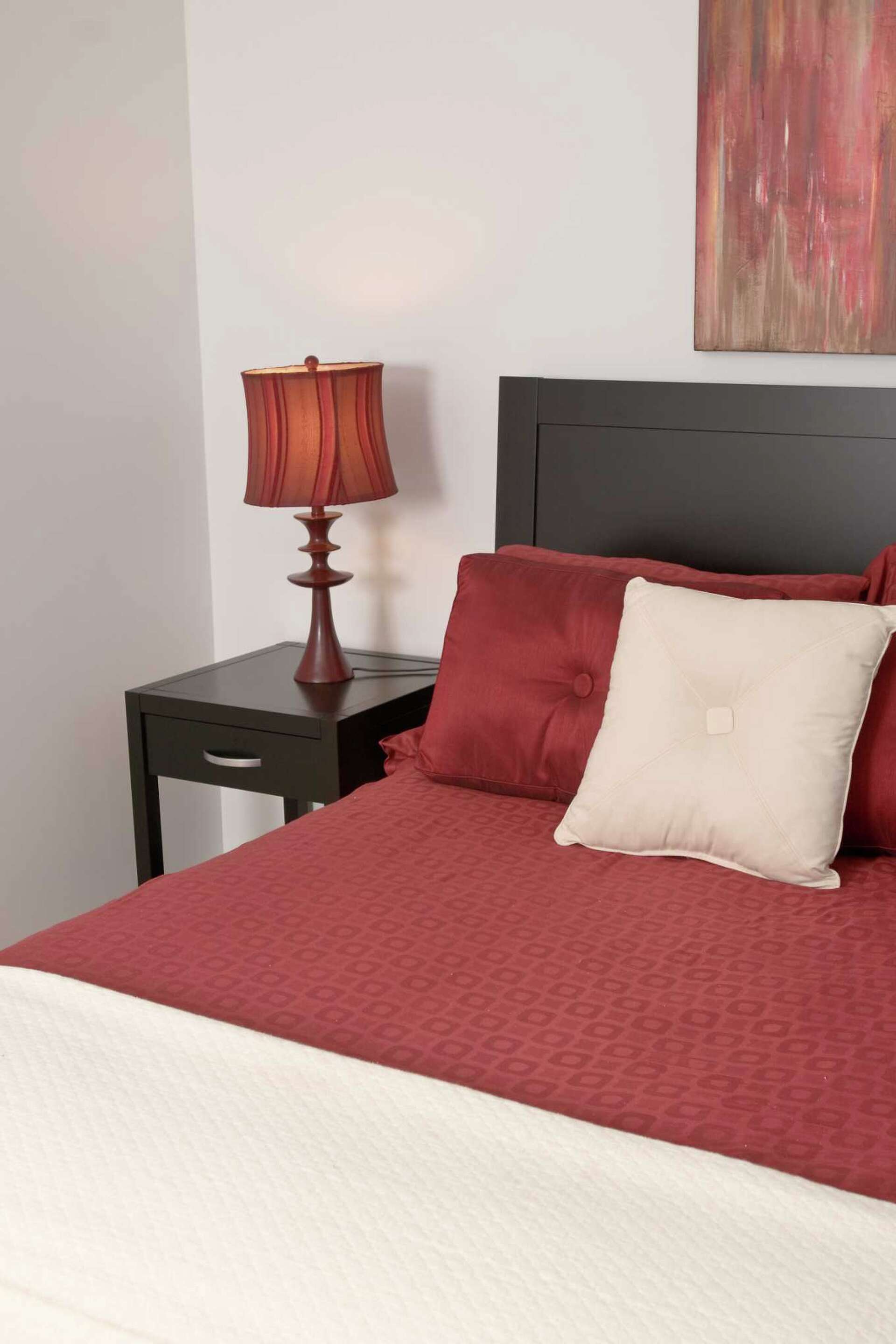 What Color Wall Paint Would Go With Merlot-Colored Furniture?