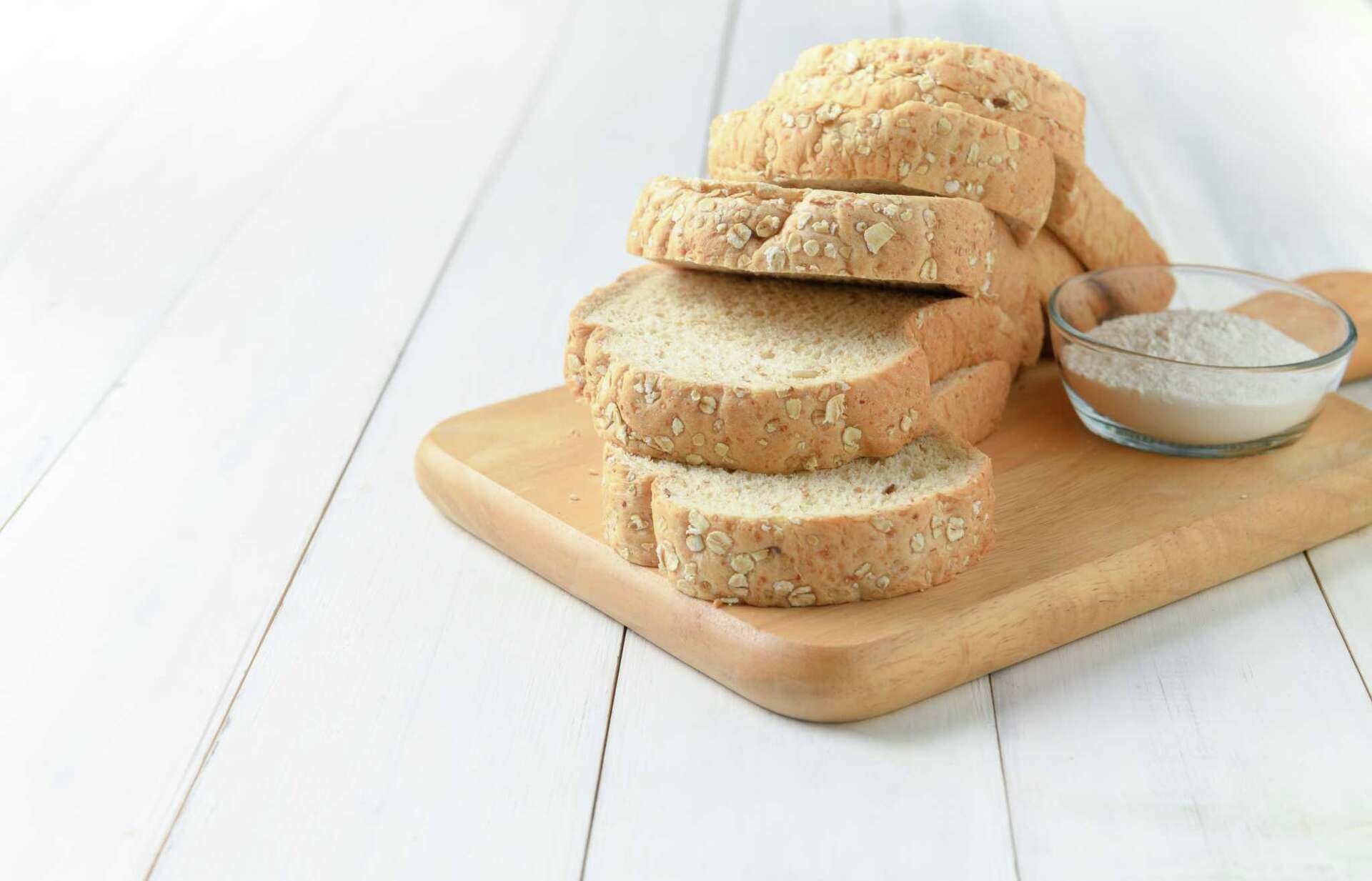 Daily Carbohydrates and Calorie Intake for Men