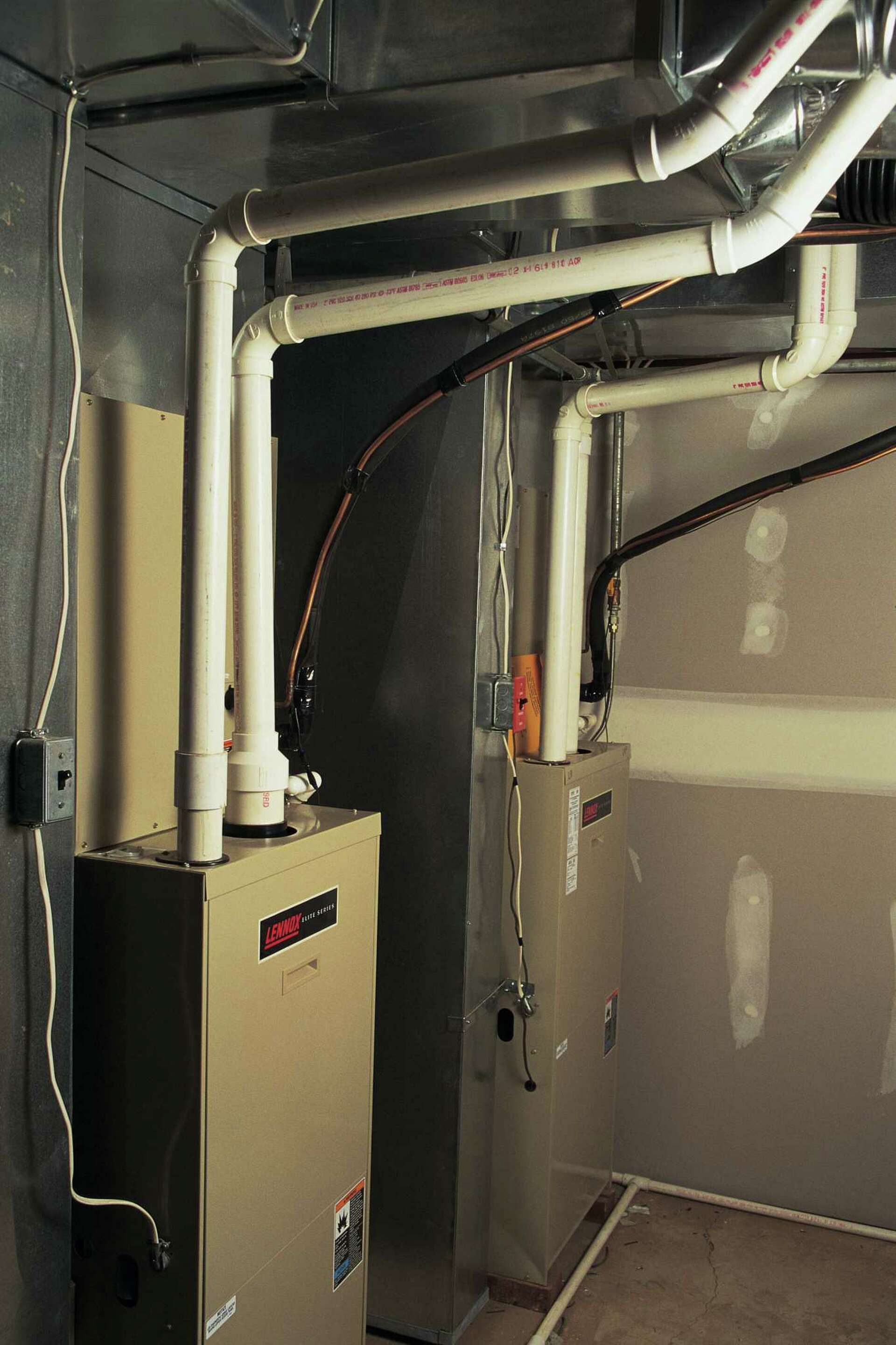 What Is the Difference Between Downdraft and Updraft in a Furnace?