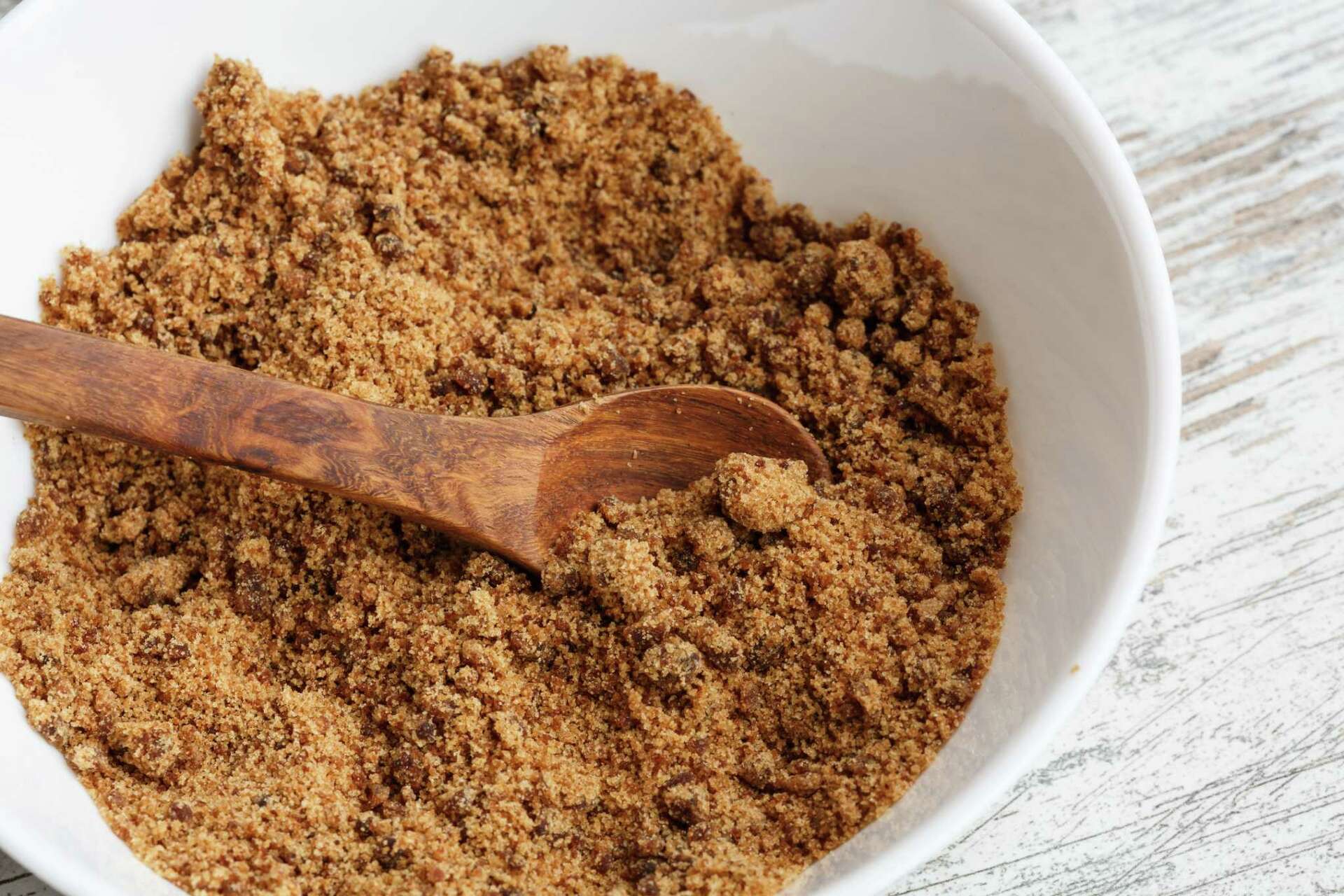 Difference Between Brown Sugar & Sugar in the Raw