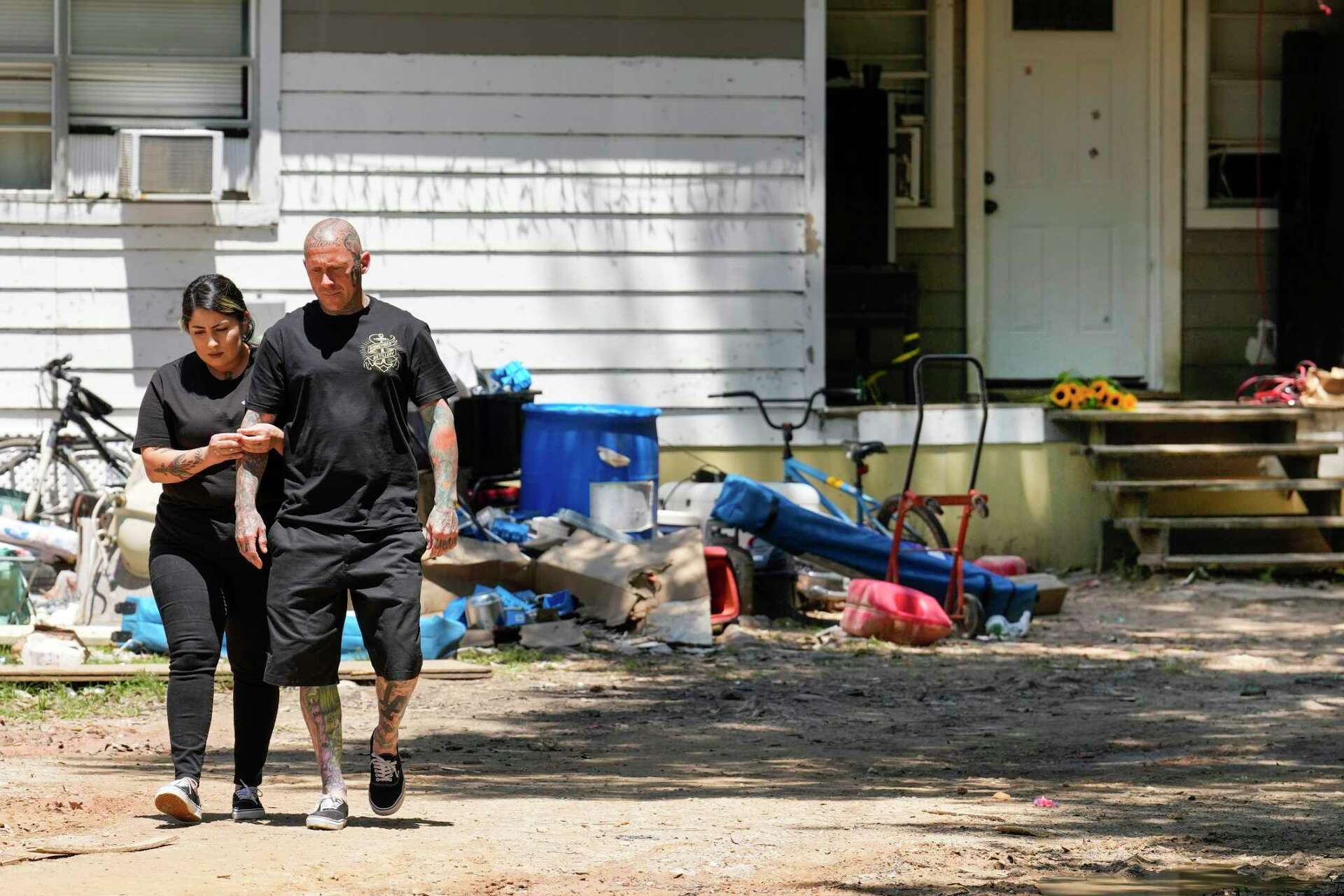 Cleveland mass shooting: Sunday vigil, expanded manhunt, Abbott tweet