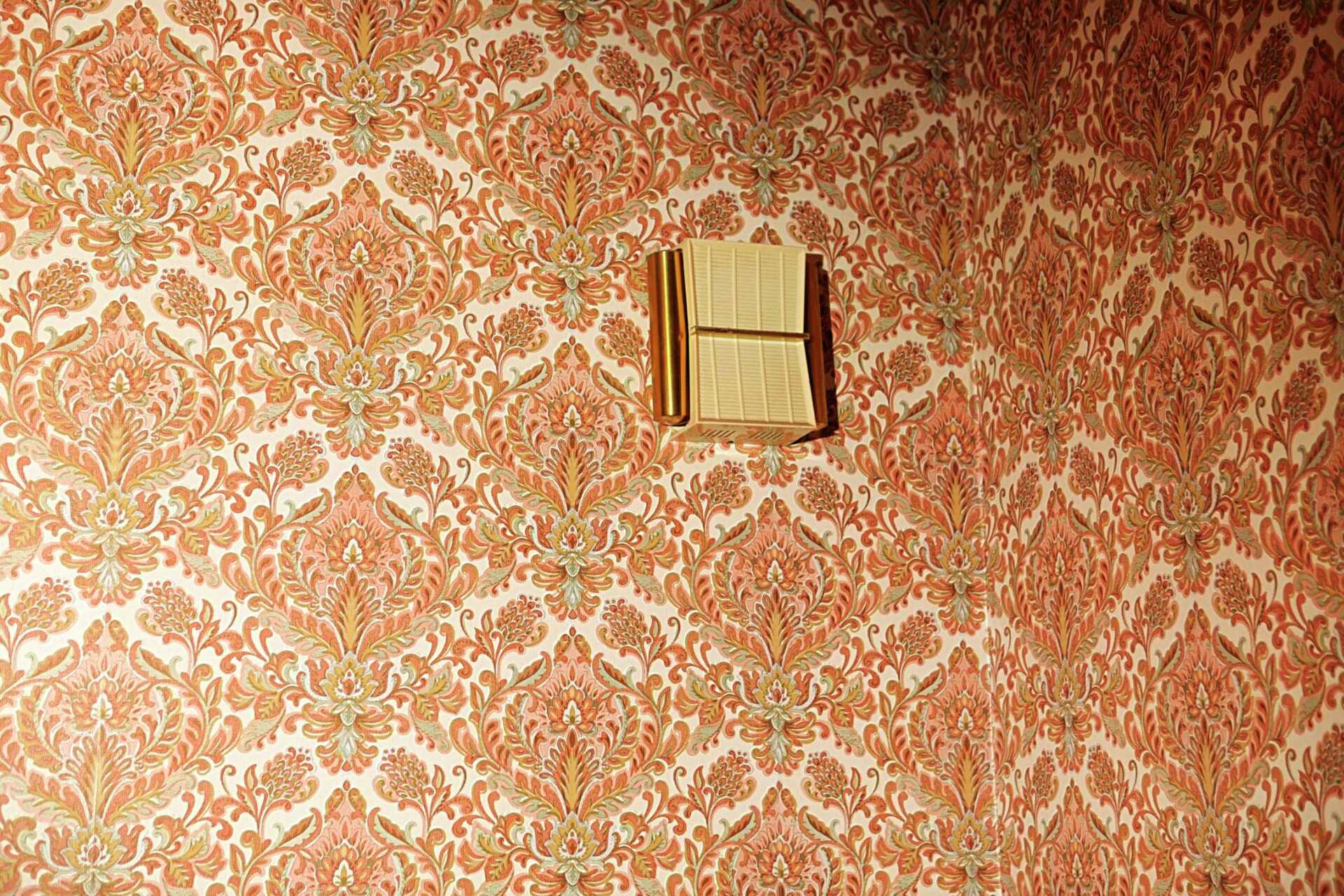 How to Install a 16 Volt Transformer for a Doorbell