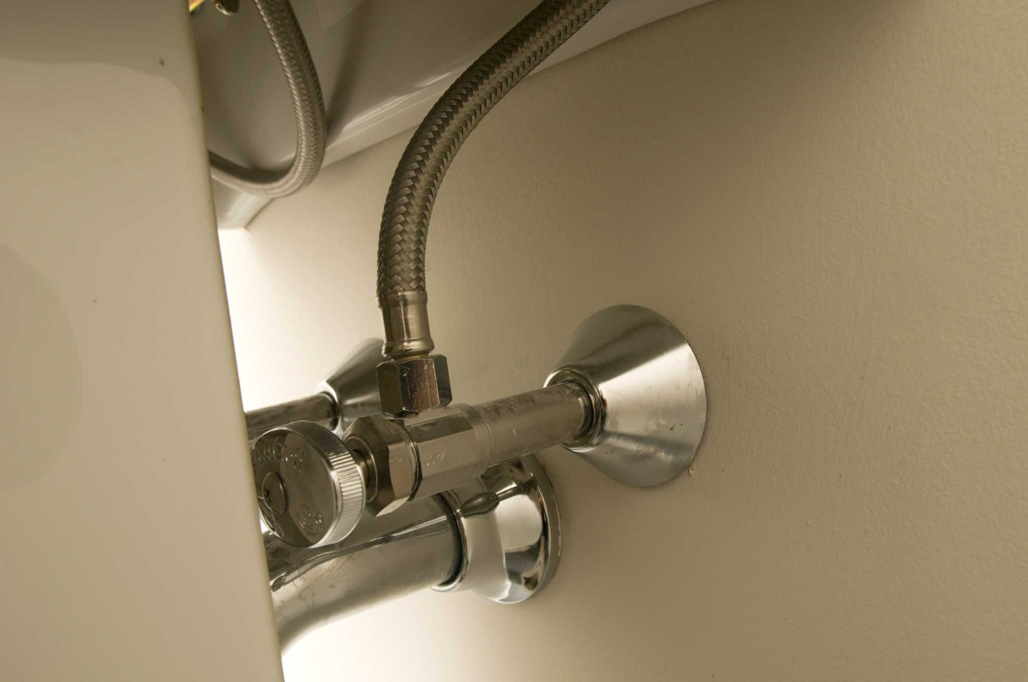 Connecting Sink Shut-Off Valves to PEX Water Lines Connecting Sink Shut-Off Valves to PEX Water Lines
