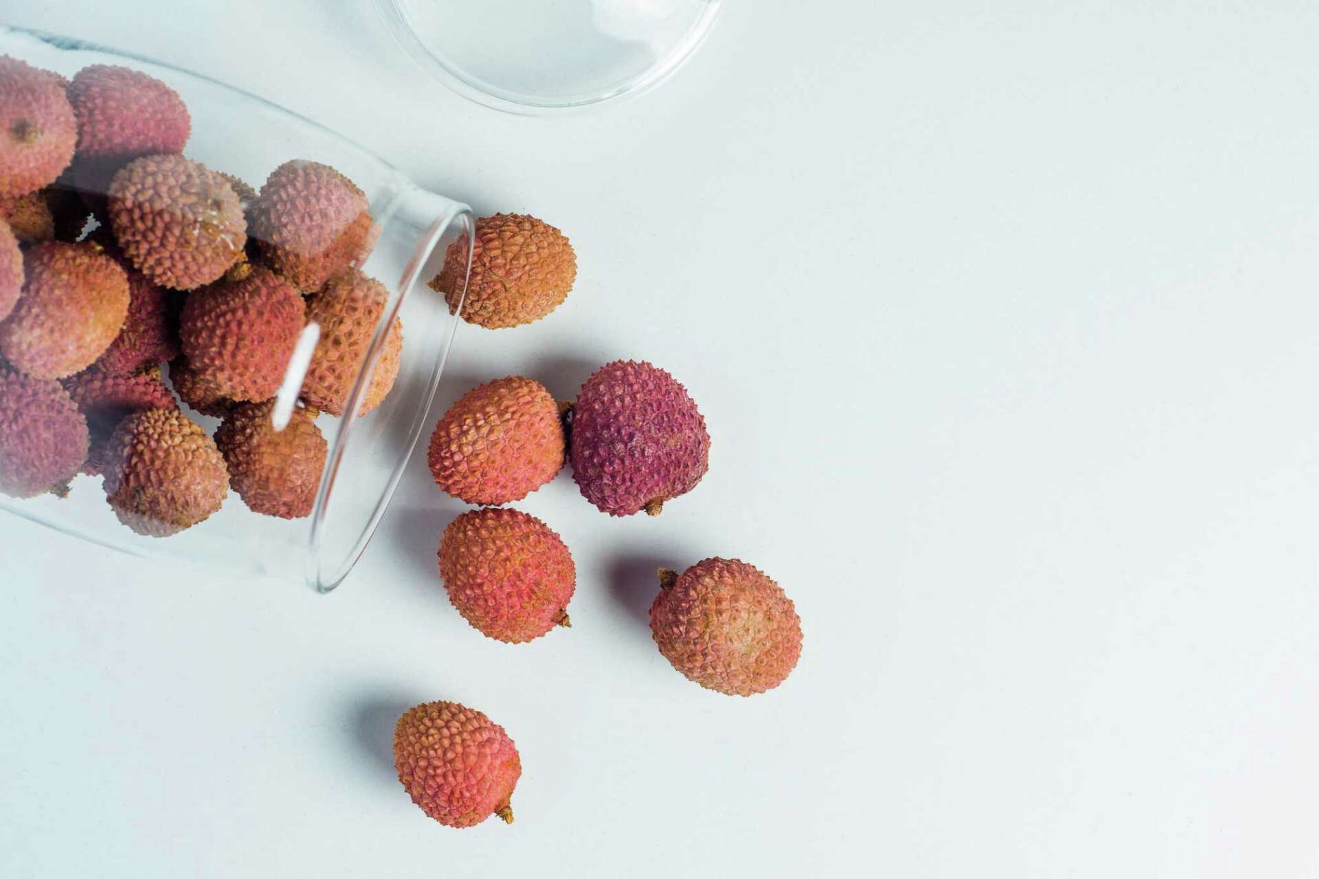 How to Eat Raw Lychee Nuts