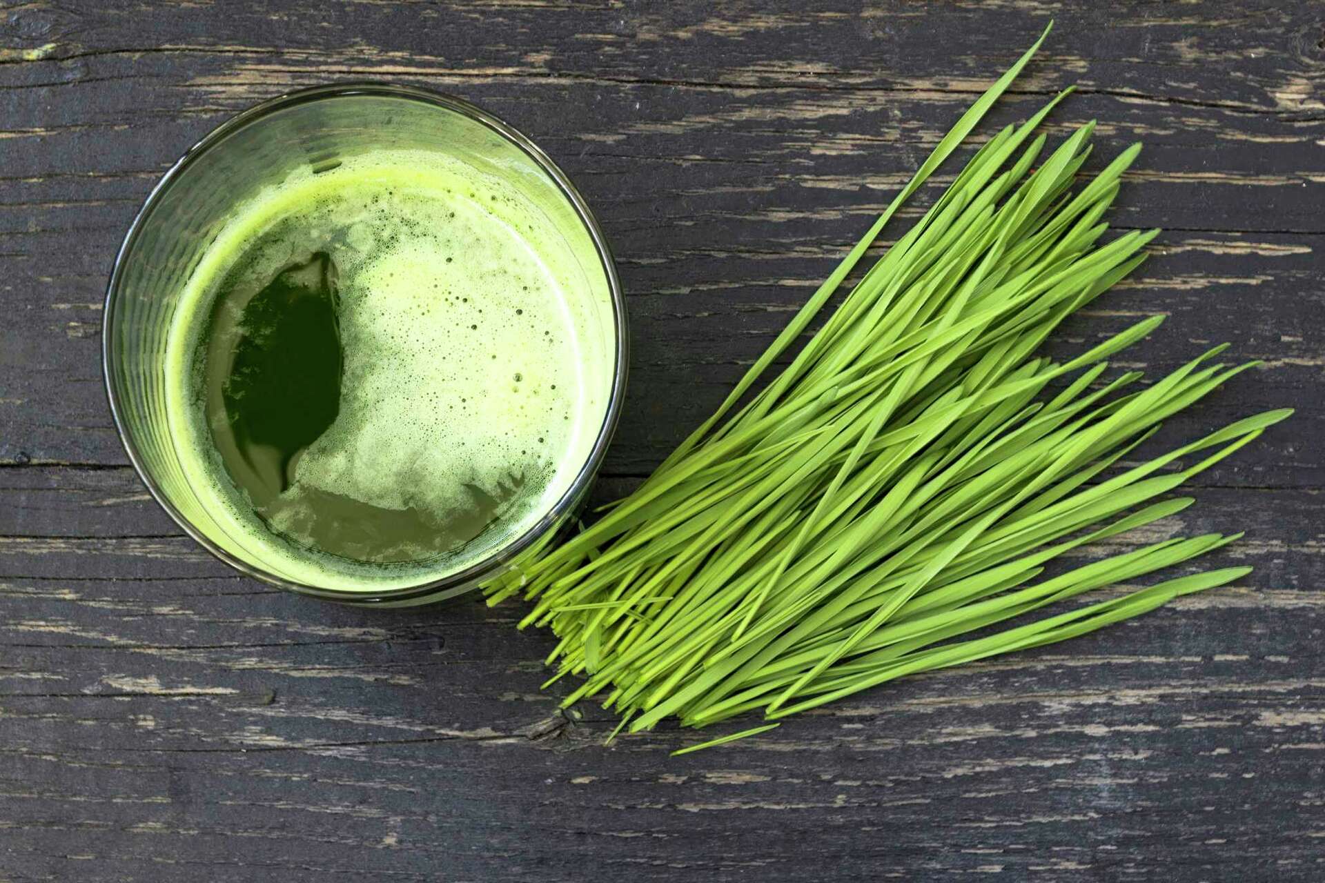 How to Eat Wheatgrass Raw