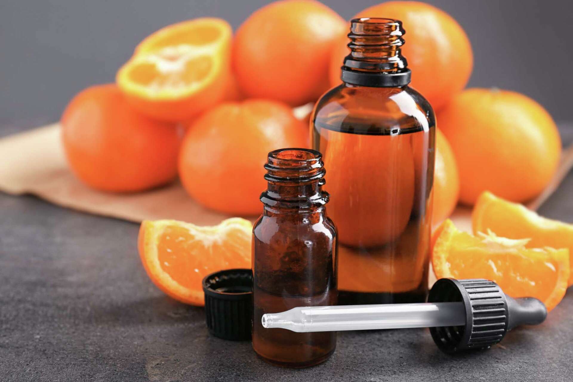 How to Extract Oil From the Skin of Oranges