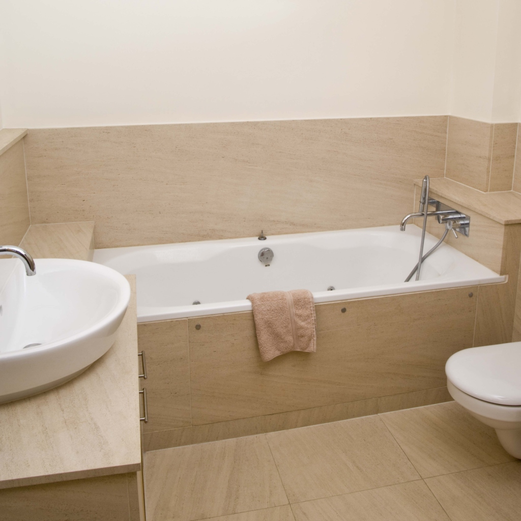 How to Make a Skirt for a Tub Surround