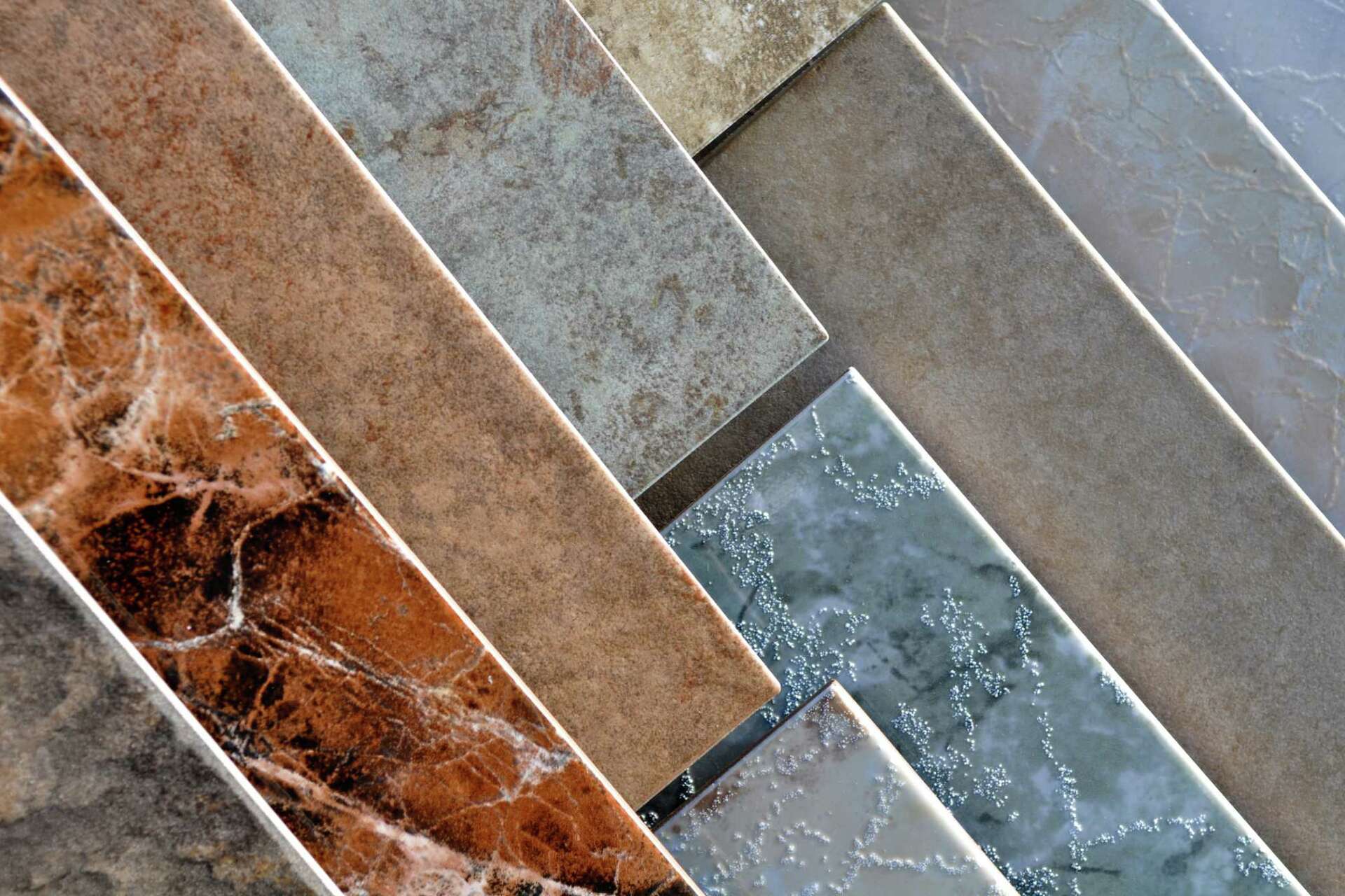 How to Coordinate Floor Tile Color & Countertops