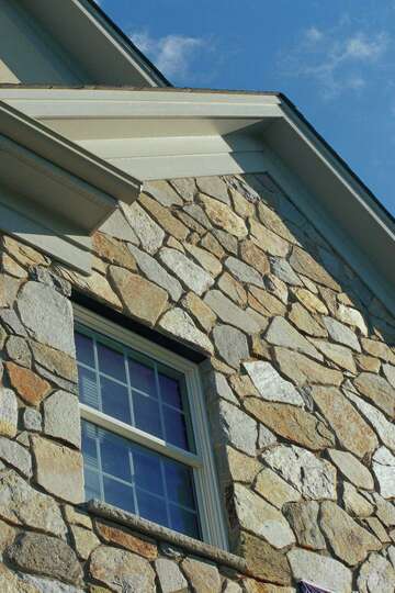 How to Coordinate Stone & Siding Colors