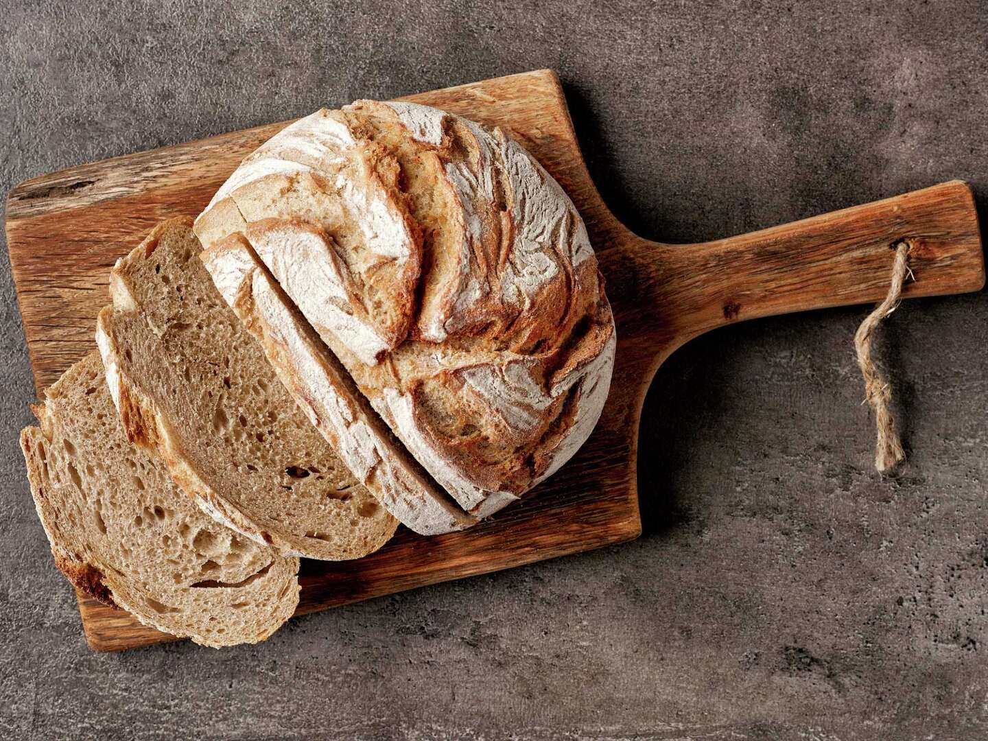 How Much Fat Is in One Slice of Bread?