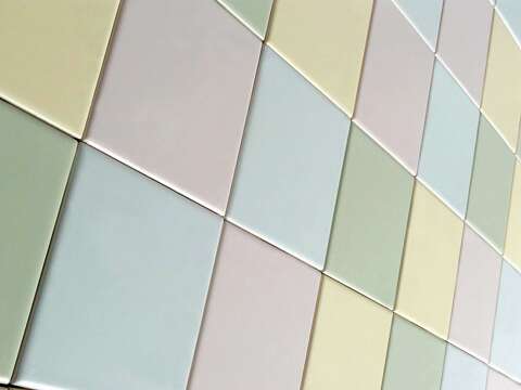 How to Paint Designs on Ceramic Tile