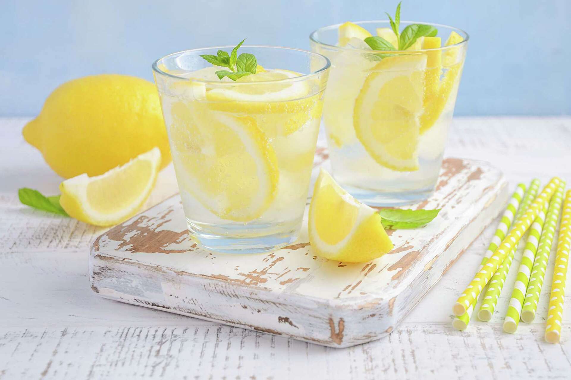 What Are the Health Benefits of Drinking Lemon-Infused Water?