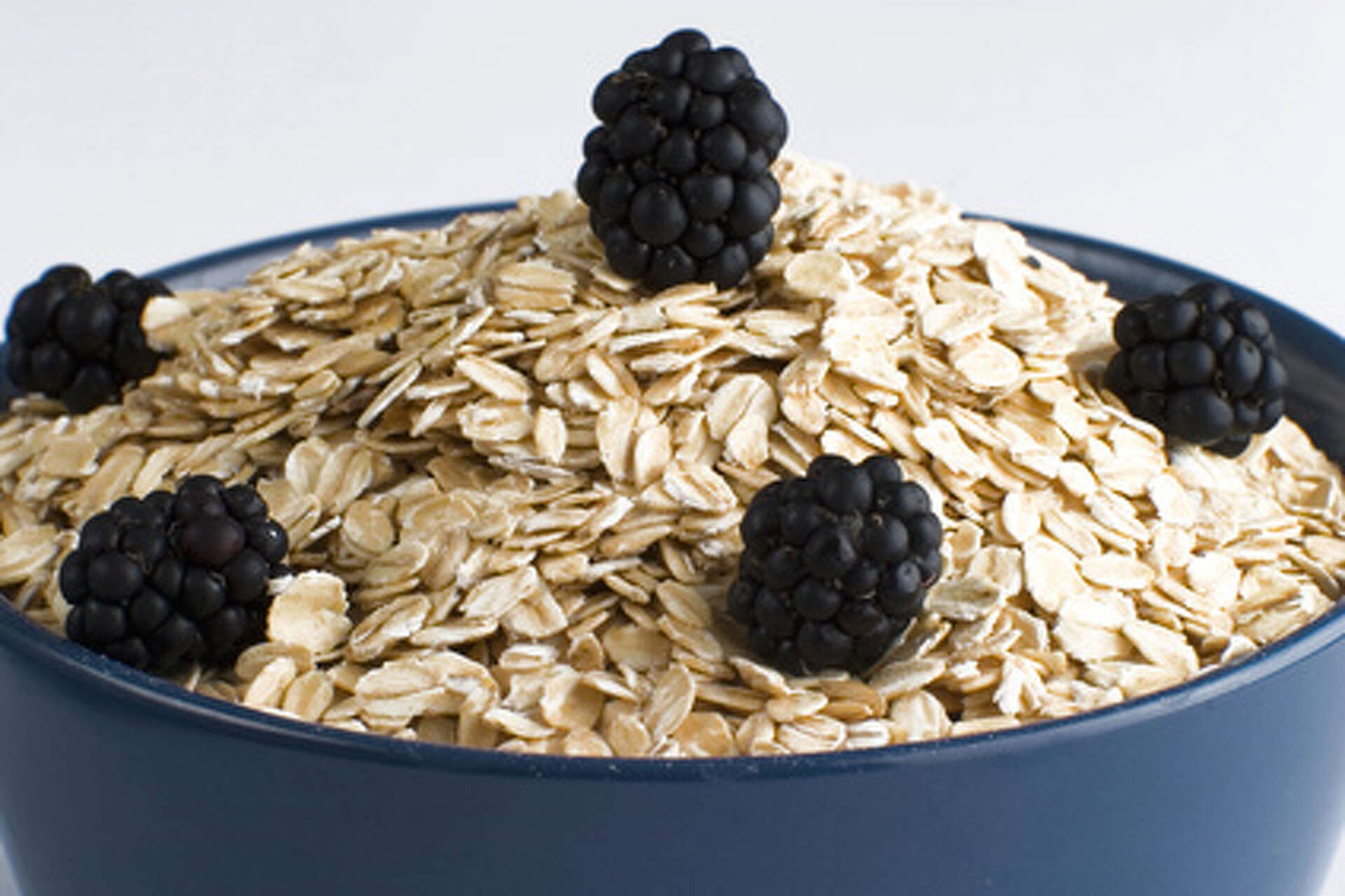 What Are the Vitamin Components of Oatmeal?
