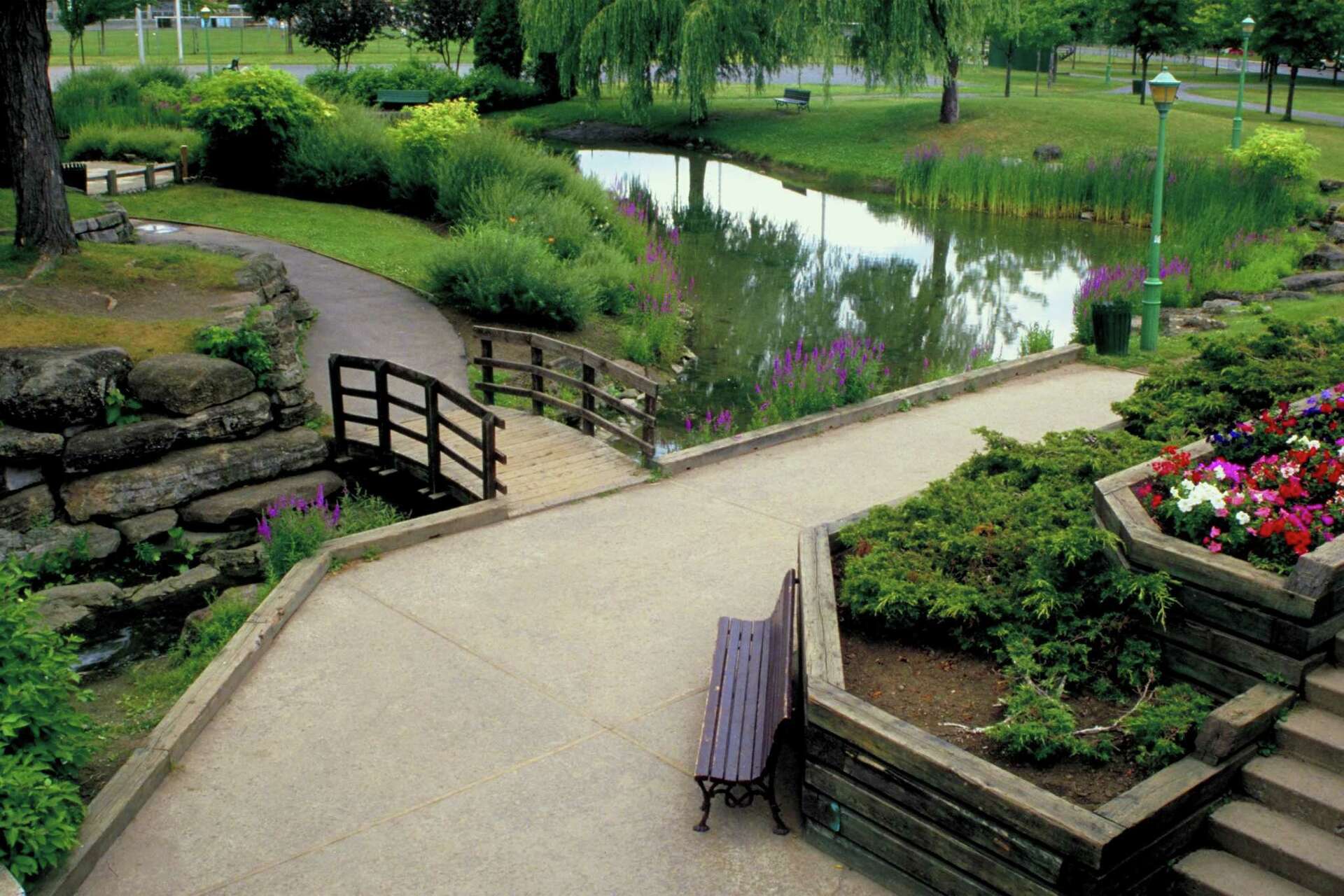How to Use Timbers to Terrace a Yard