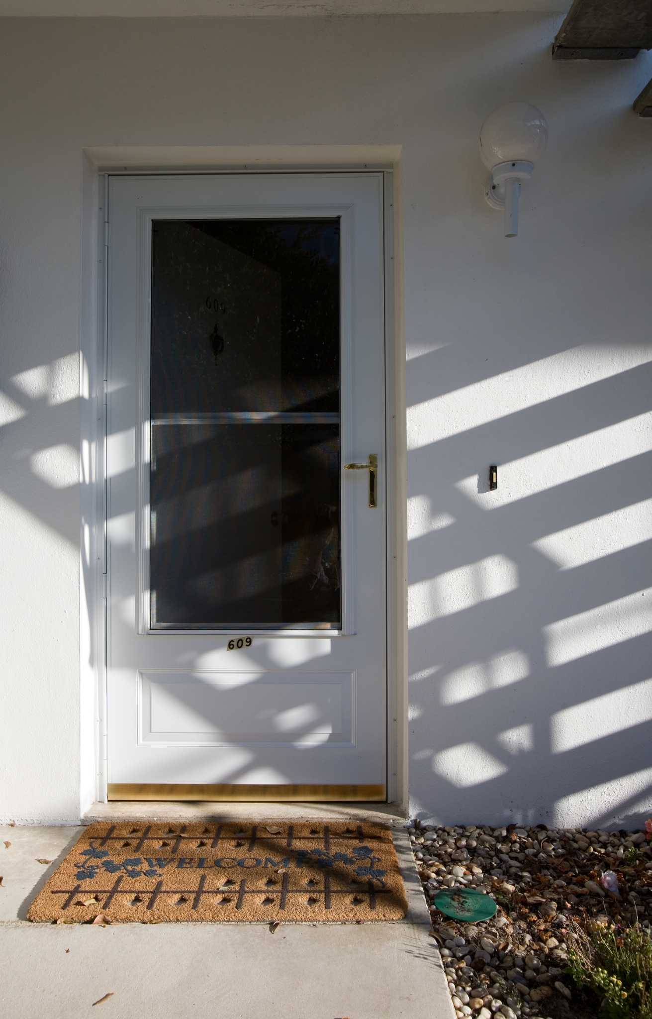 Curb Appeal Ideas for Homes With Side Entries