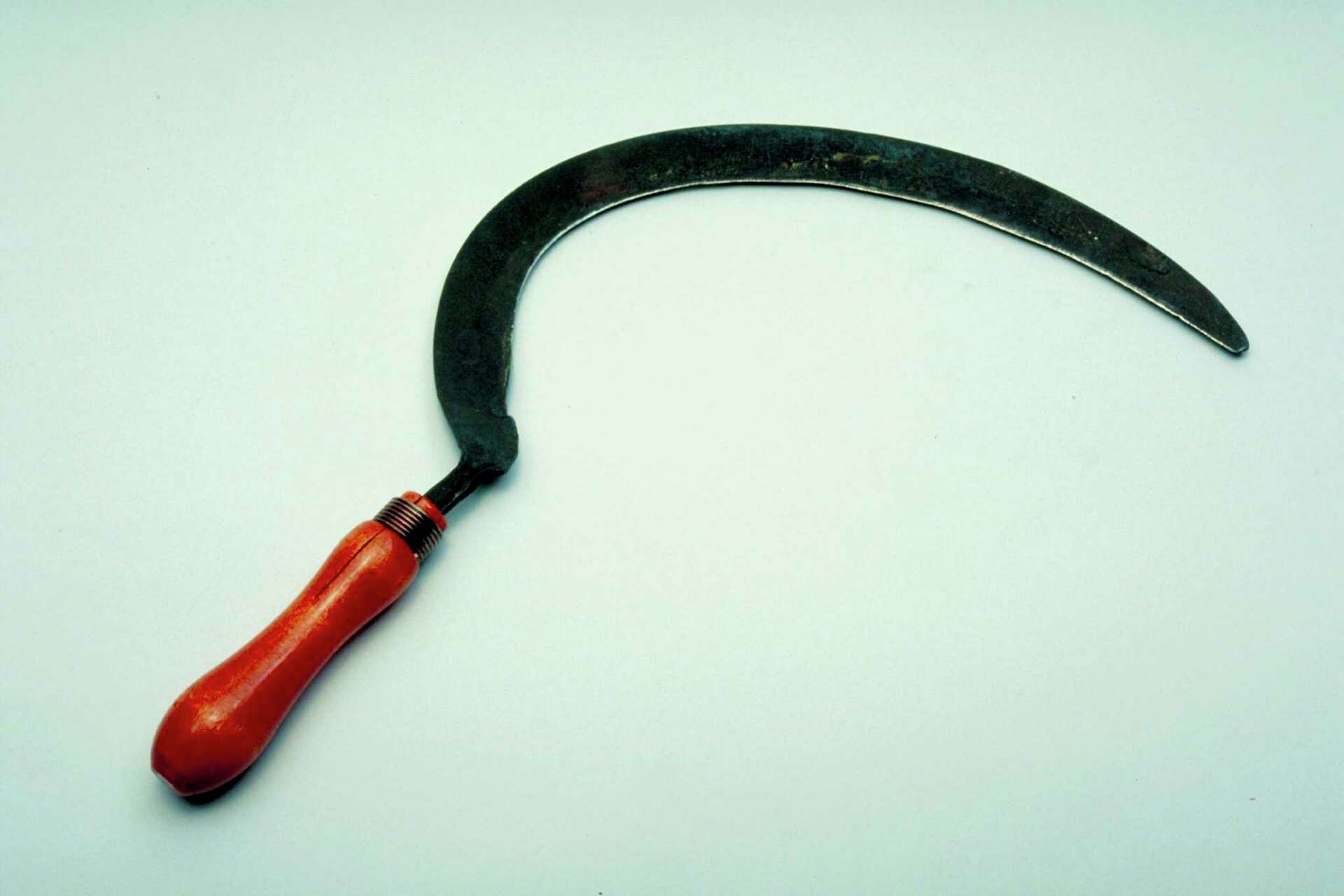 How to Cut Back Thick Weeds