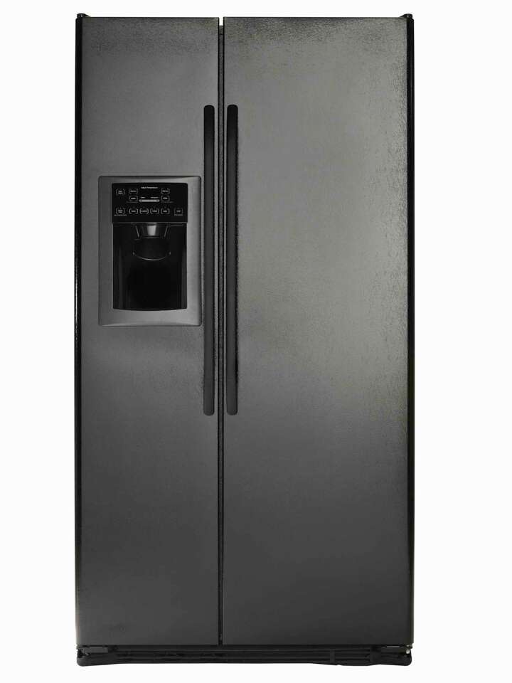 How to Cut Copper Pipes for a Refrigerator