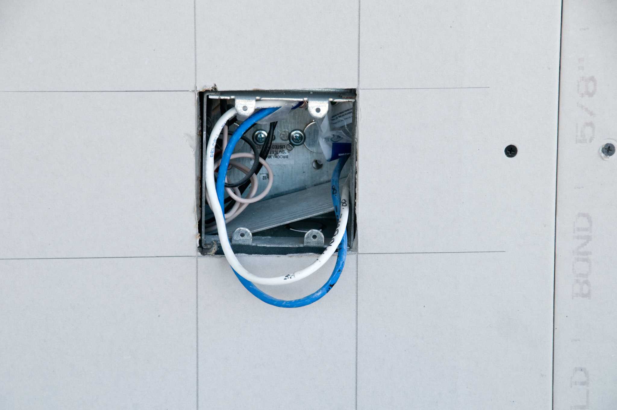 How to Cut Irregular Shapes in Drywall