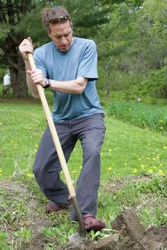 How to Cut Sod by Hand