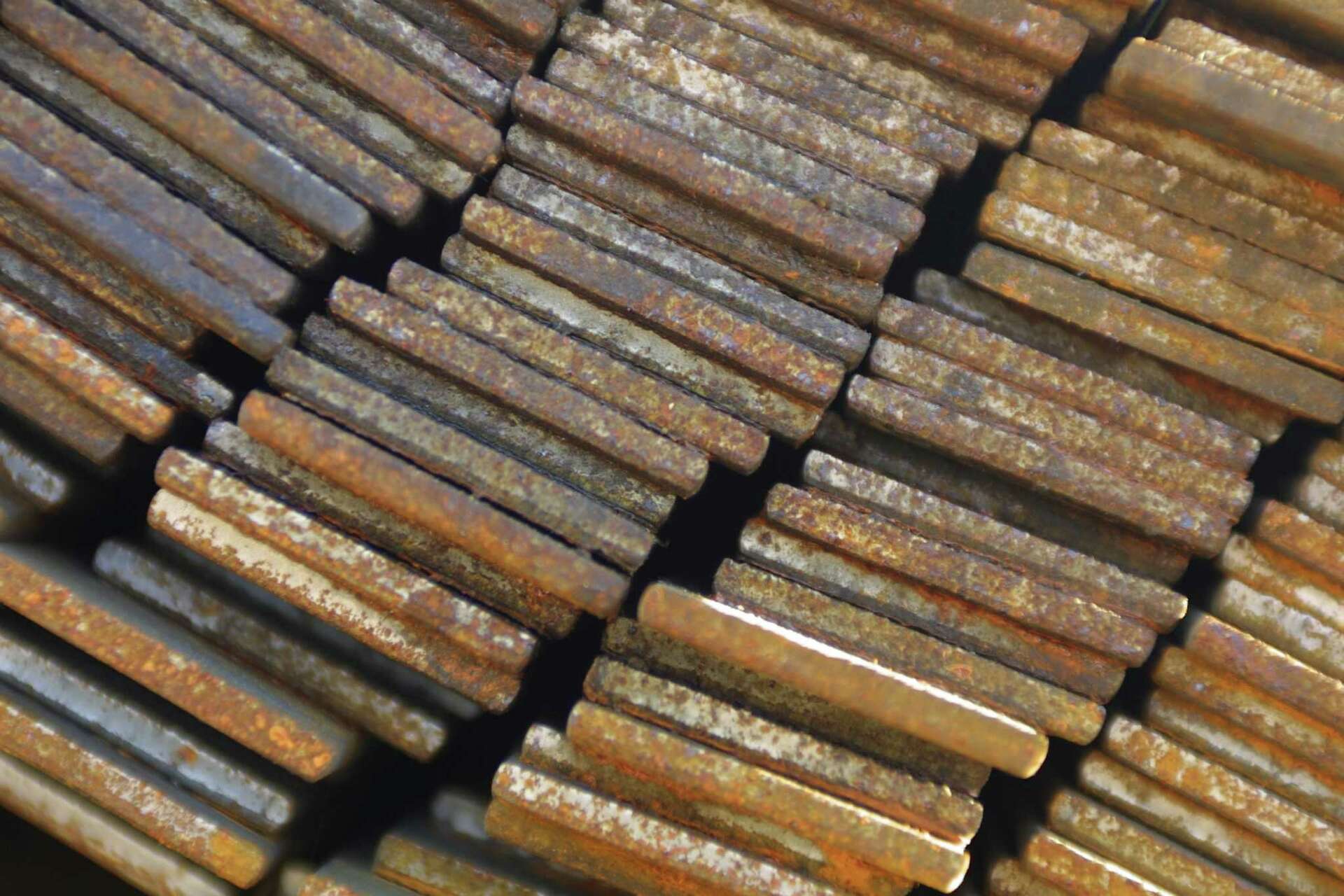 How to Cut a Steel Plate at Home