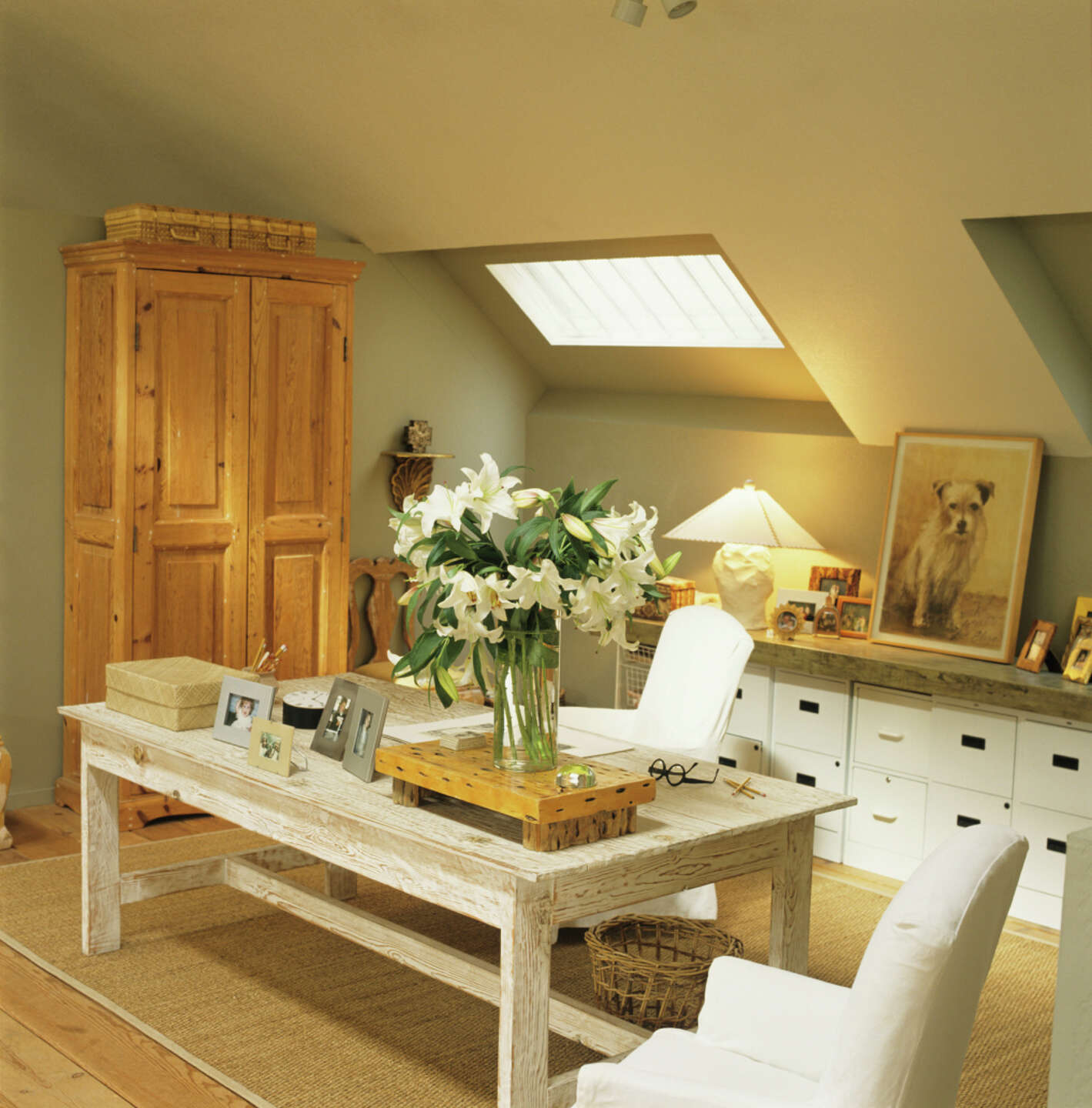 How to Decorate Angled Walls