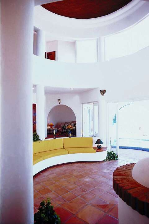 How to Decorate a Turret-Style Room