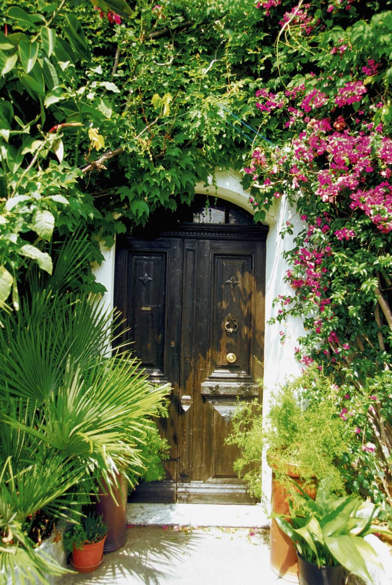 How to Decorate With a French & Italian Theme Together