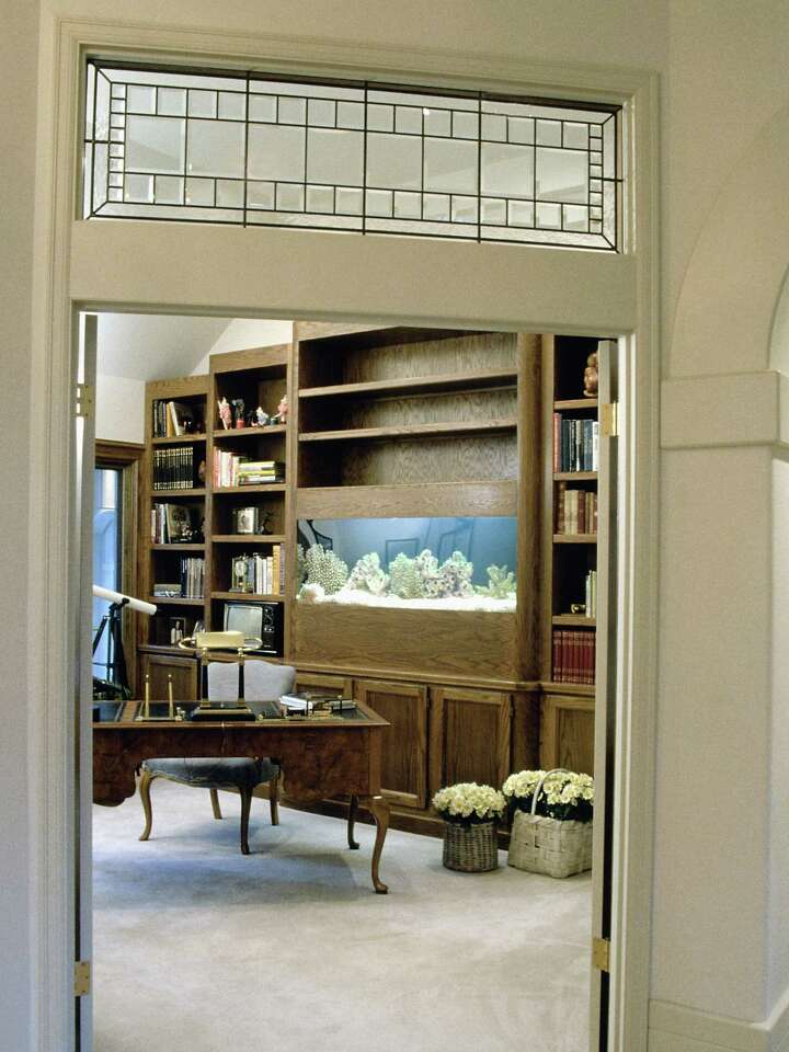 How to Decorate a Transom