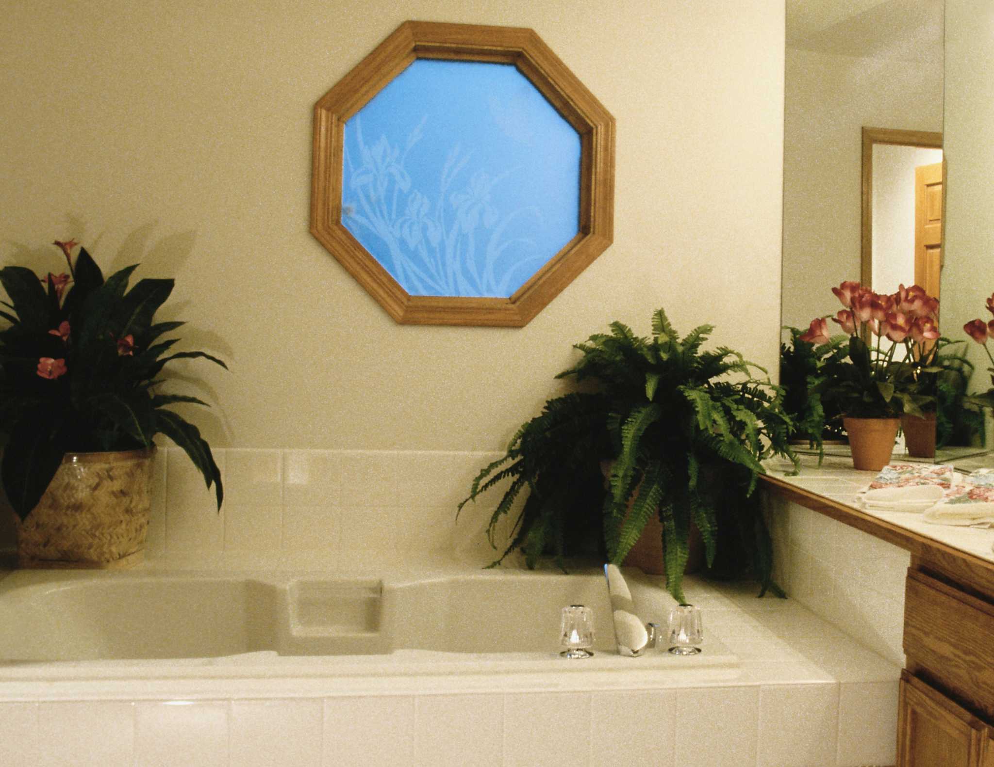How to Decorate a Hexagonal Bathroom Window