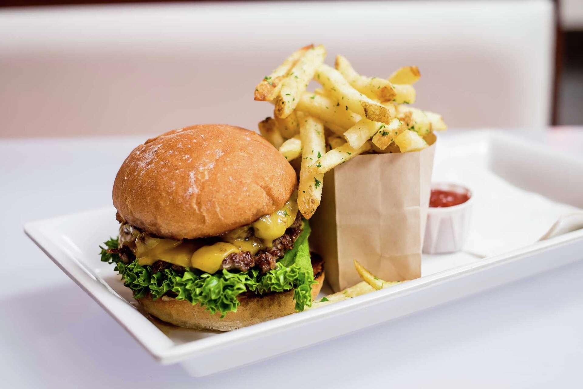 How Much Sodium Is in an Average Hamburger?