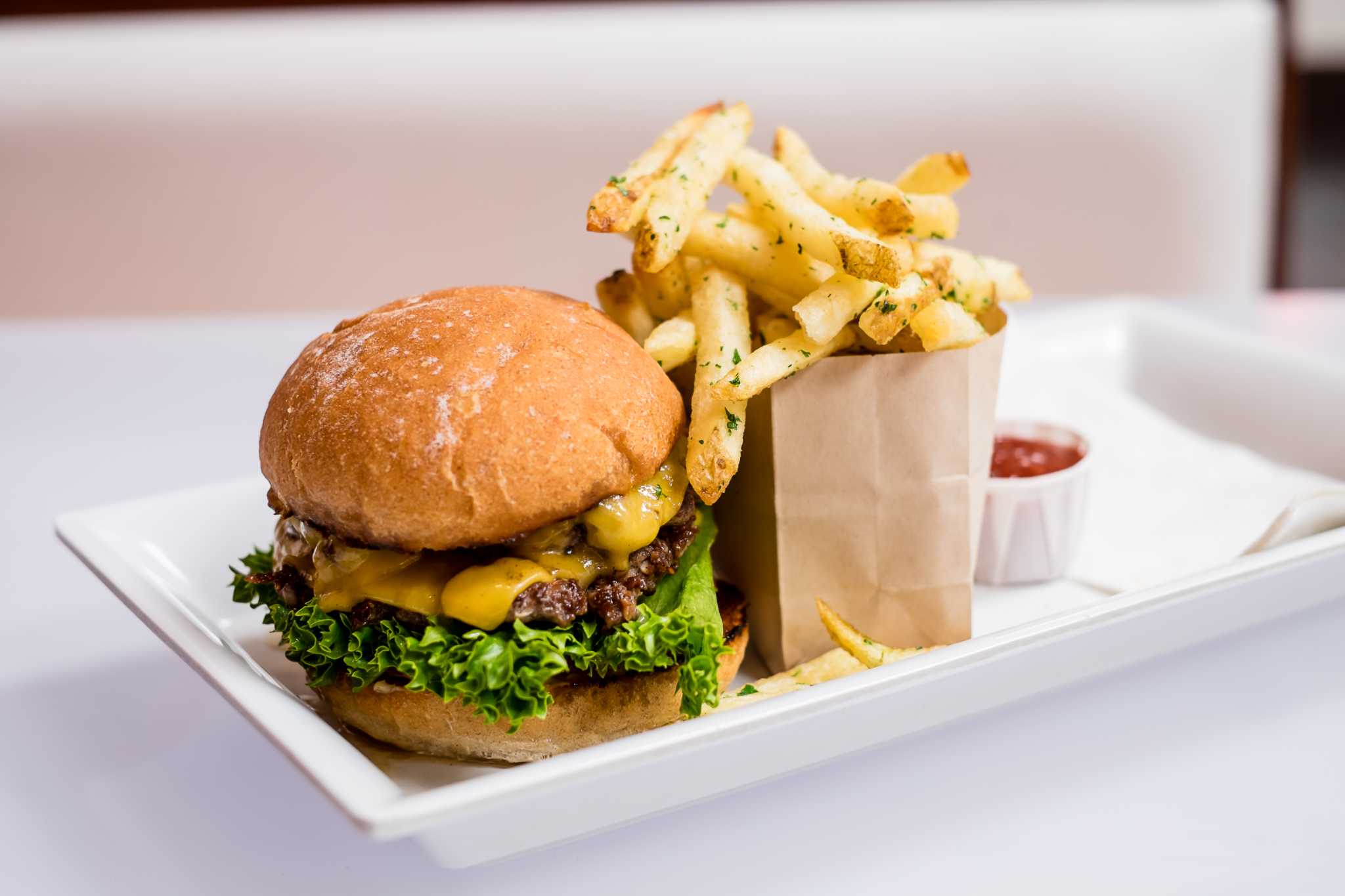 How Much Sodium Is in an Average Hamburger?