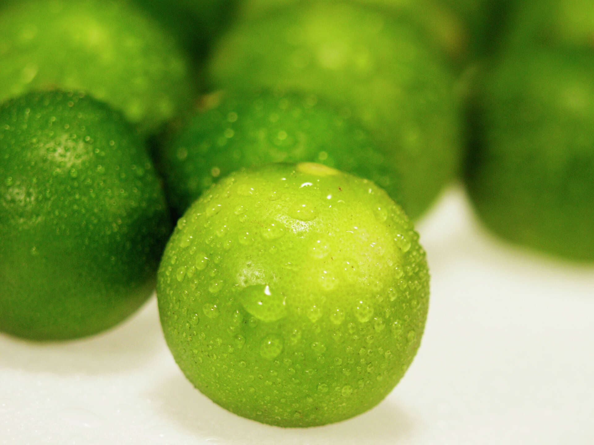 How to Decorate a Living Room With Lime Green Walls
