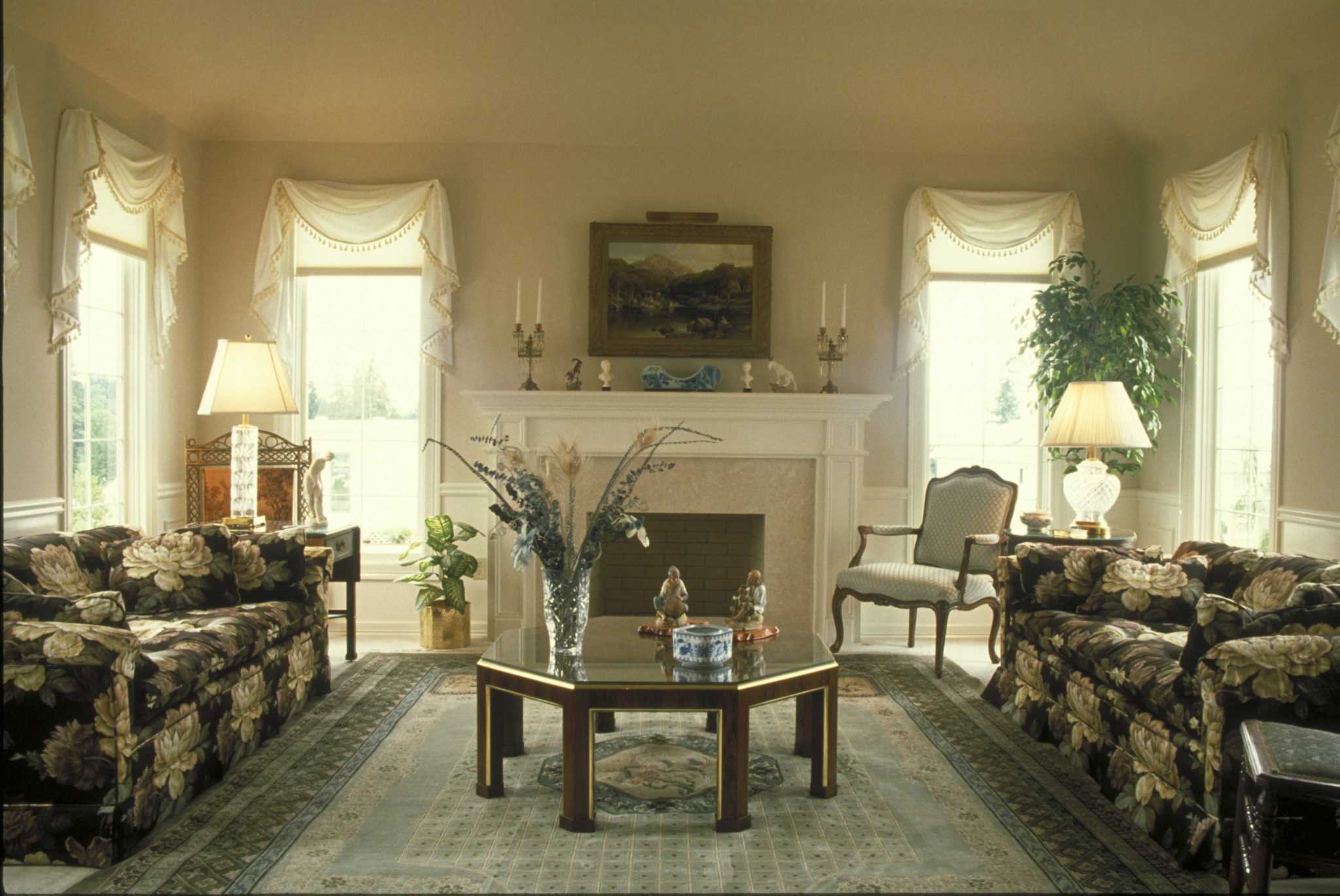 How to Decorate a Long Thin Mantle