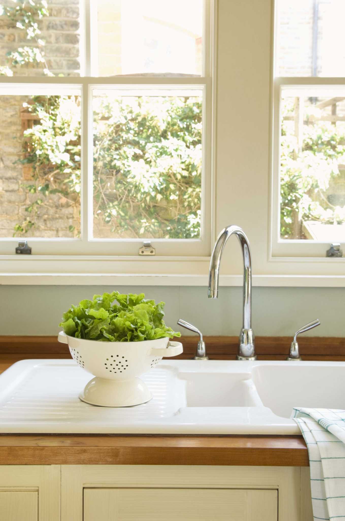 How to Decorate With a Main Color of Green in the Kitchen