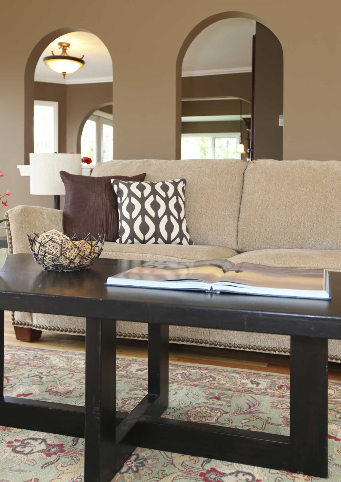 How to Decorate a Mocha Sofa