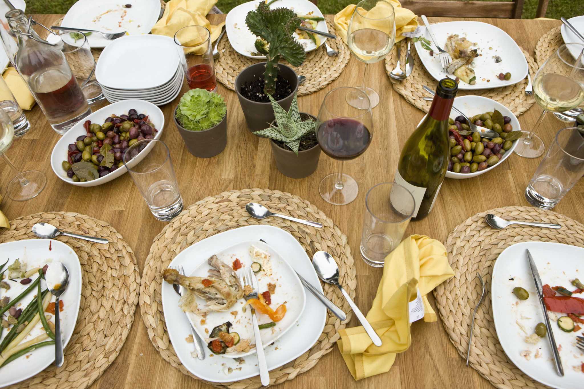 How to Decorate for an Outdoor Cookout