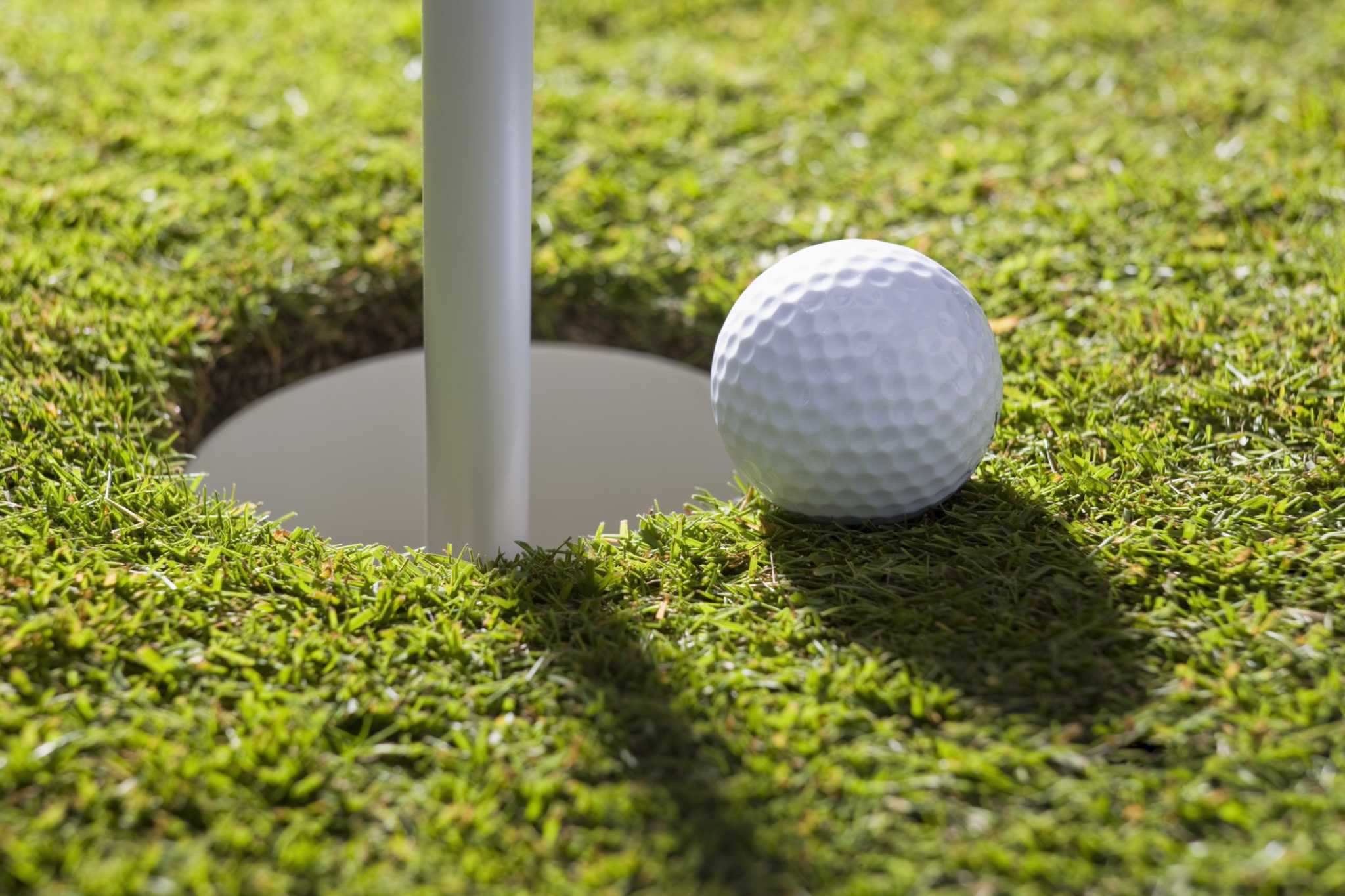 How to Decorate a Room with a Golf Theme