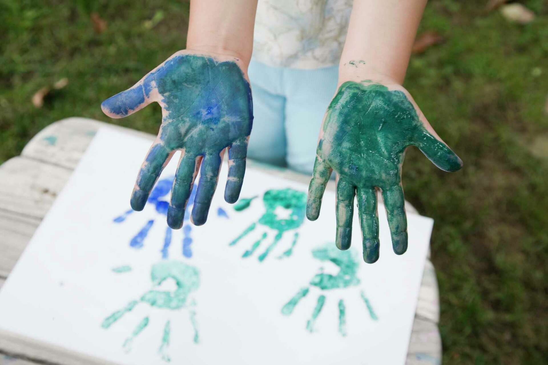 How to Decorate a Room With Handprints