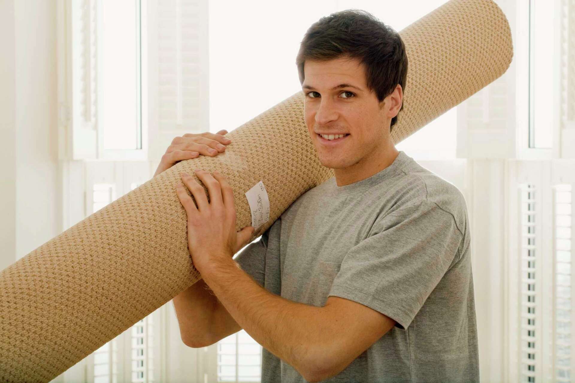 How to Install Carpet Around a Floor Vent