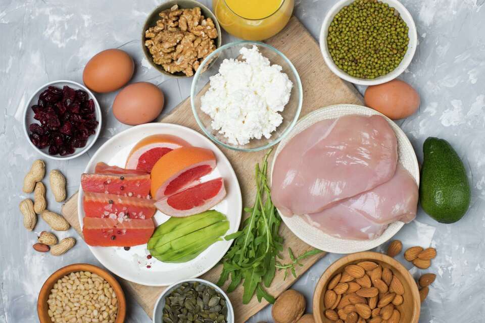 Nutrients in Fish vs. Chicken