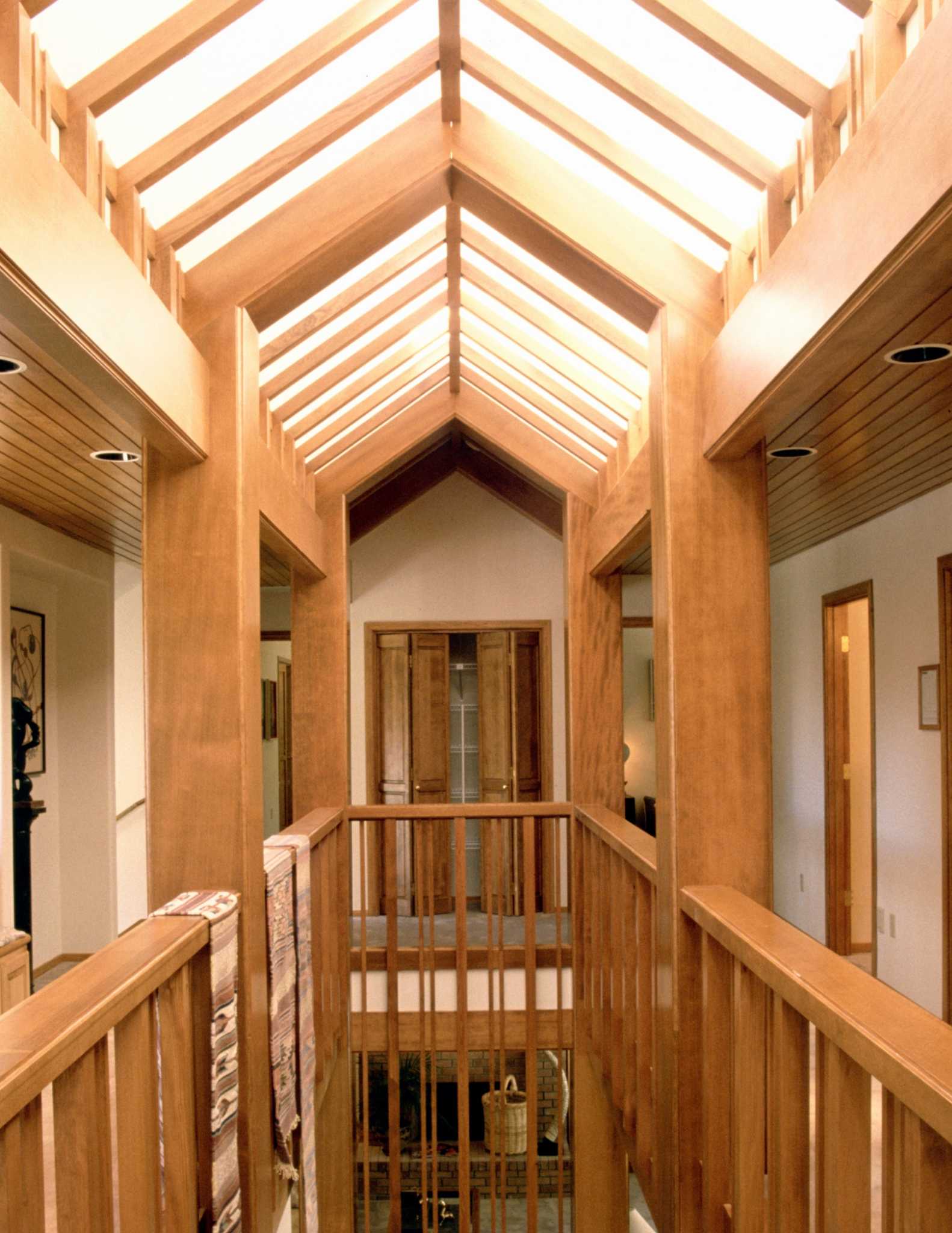 How to Decorate the Support Beams of a Vaulted Ceiling